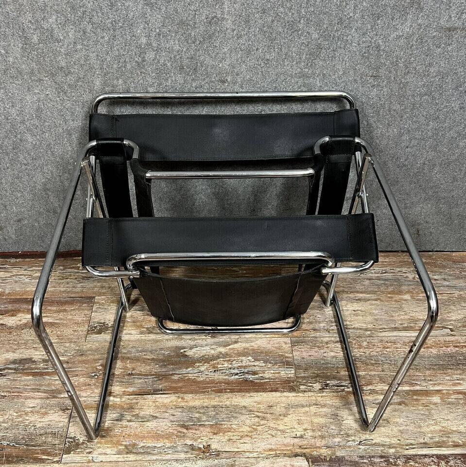 Iconic black leather armchair, based on the iconic Wassily model by ...