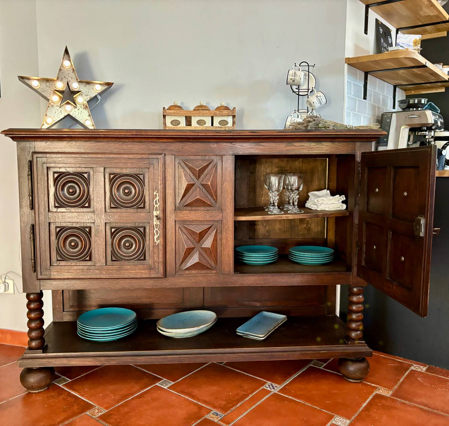 Ancient commode en bois massif | Selency