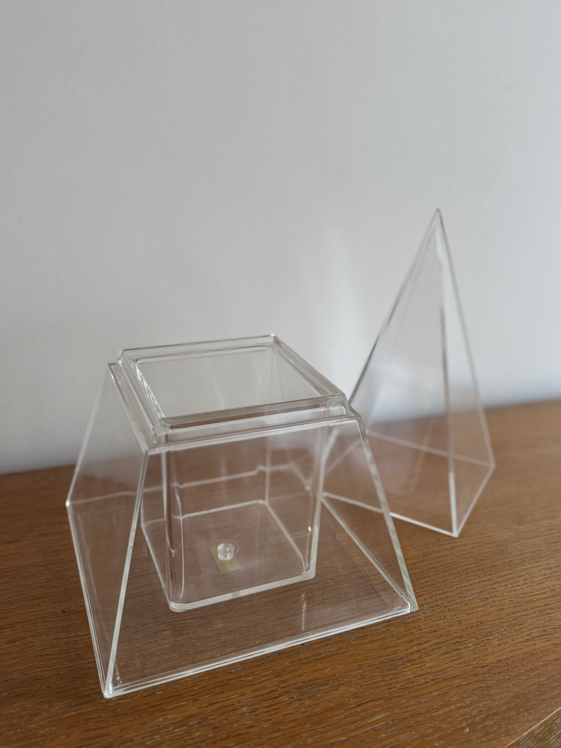 Refroidisseur à champagne pyramidal en plexiglas – design années 1970 ...