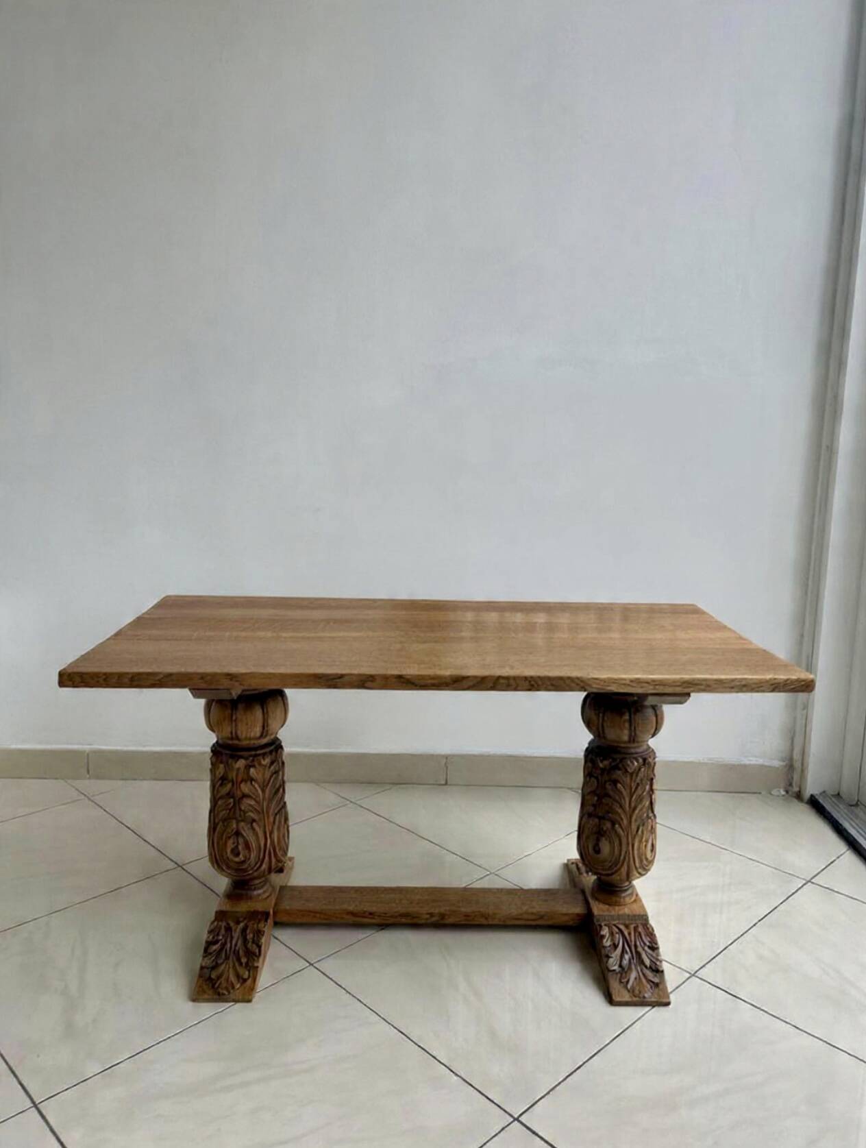 Table basse ancienne en bois massif, restaurée | Selency