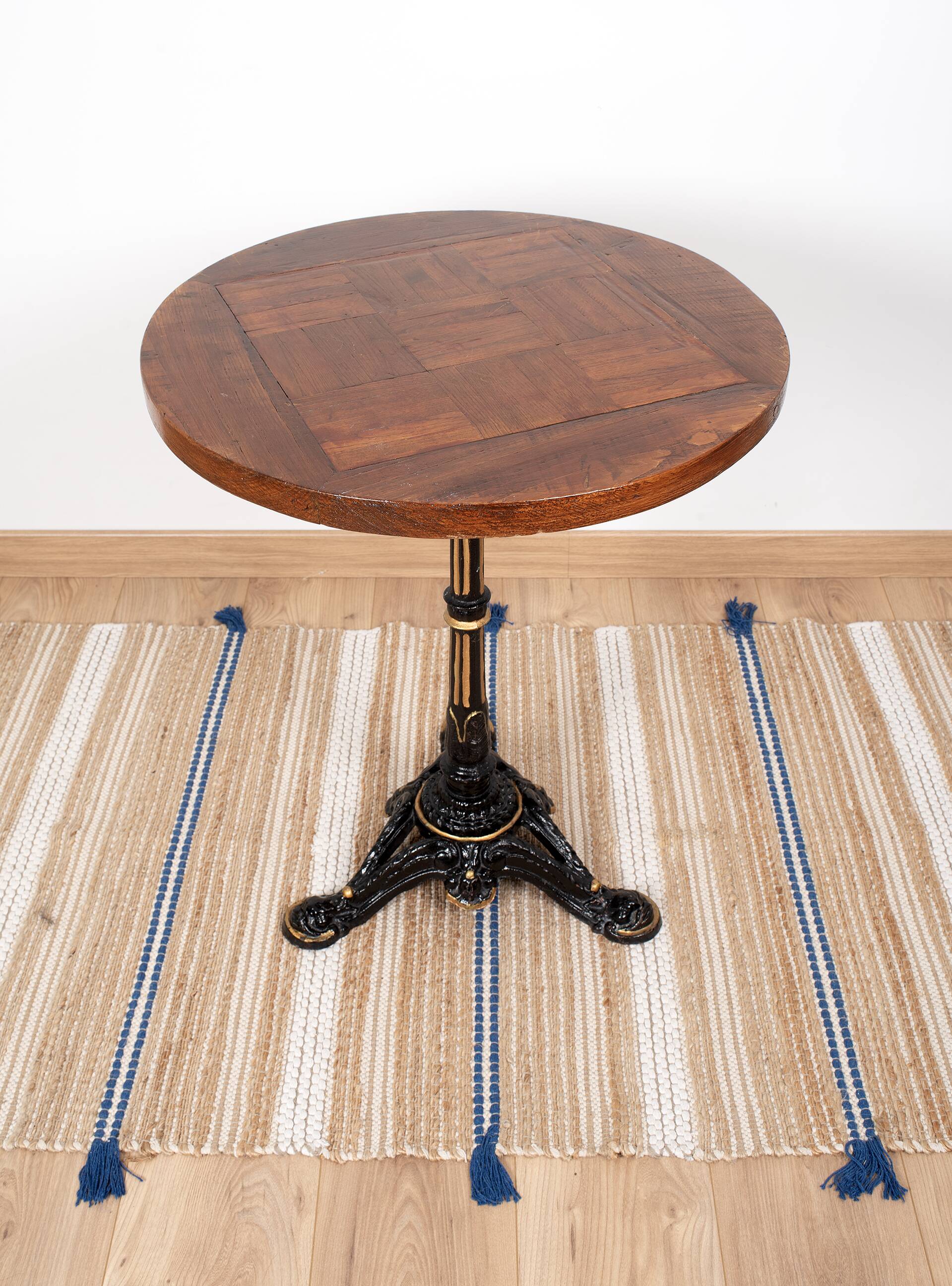 Table de bistrot ronde avec plateau en bois et pieds en fonte | Selency