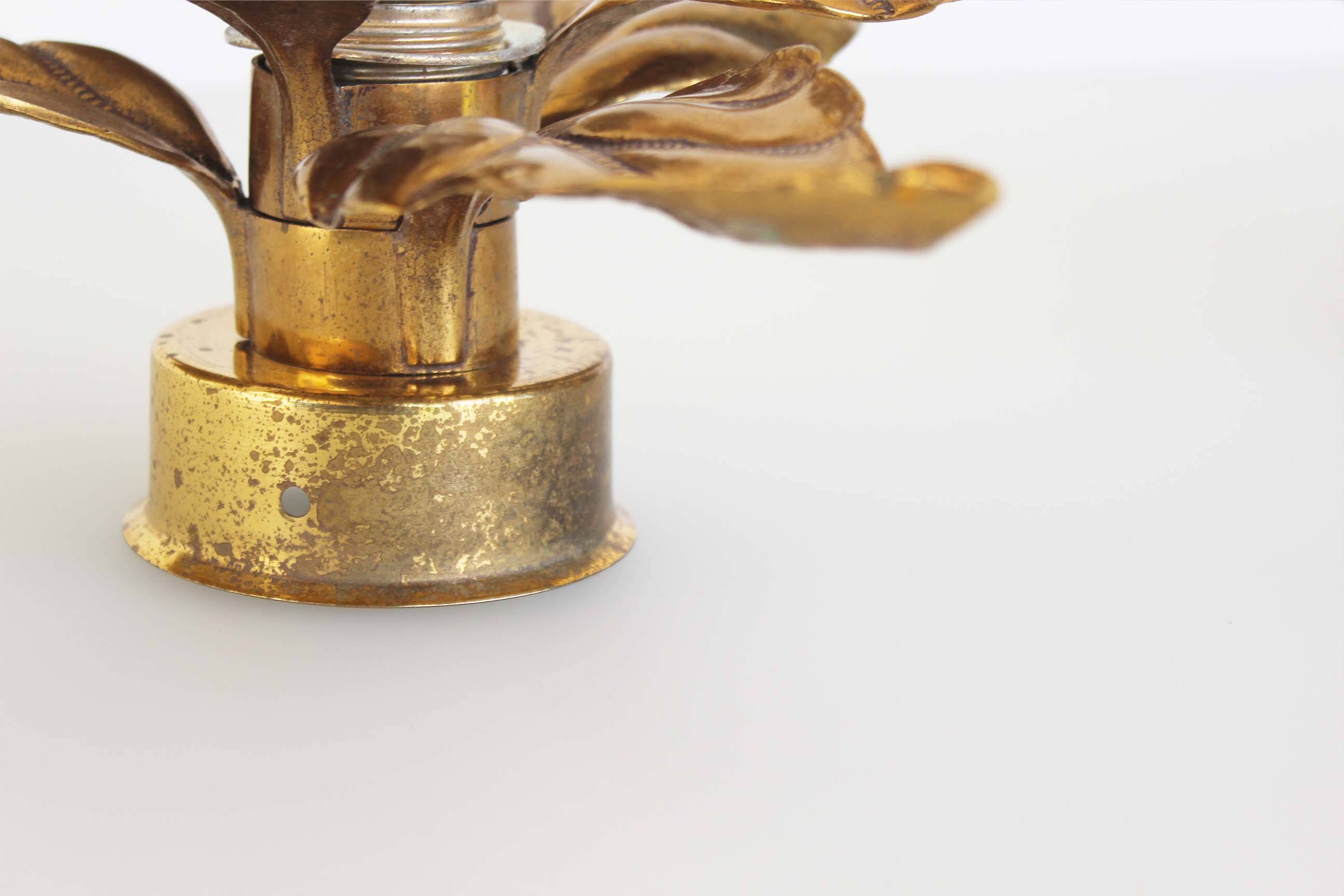 Paire d'appliques murales vintage Hollywood Regency en laiton à fleurs par Massive | Selency