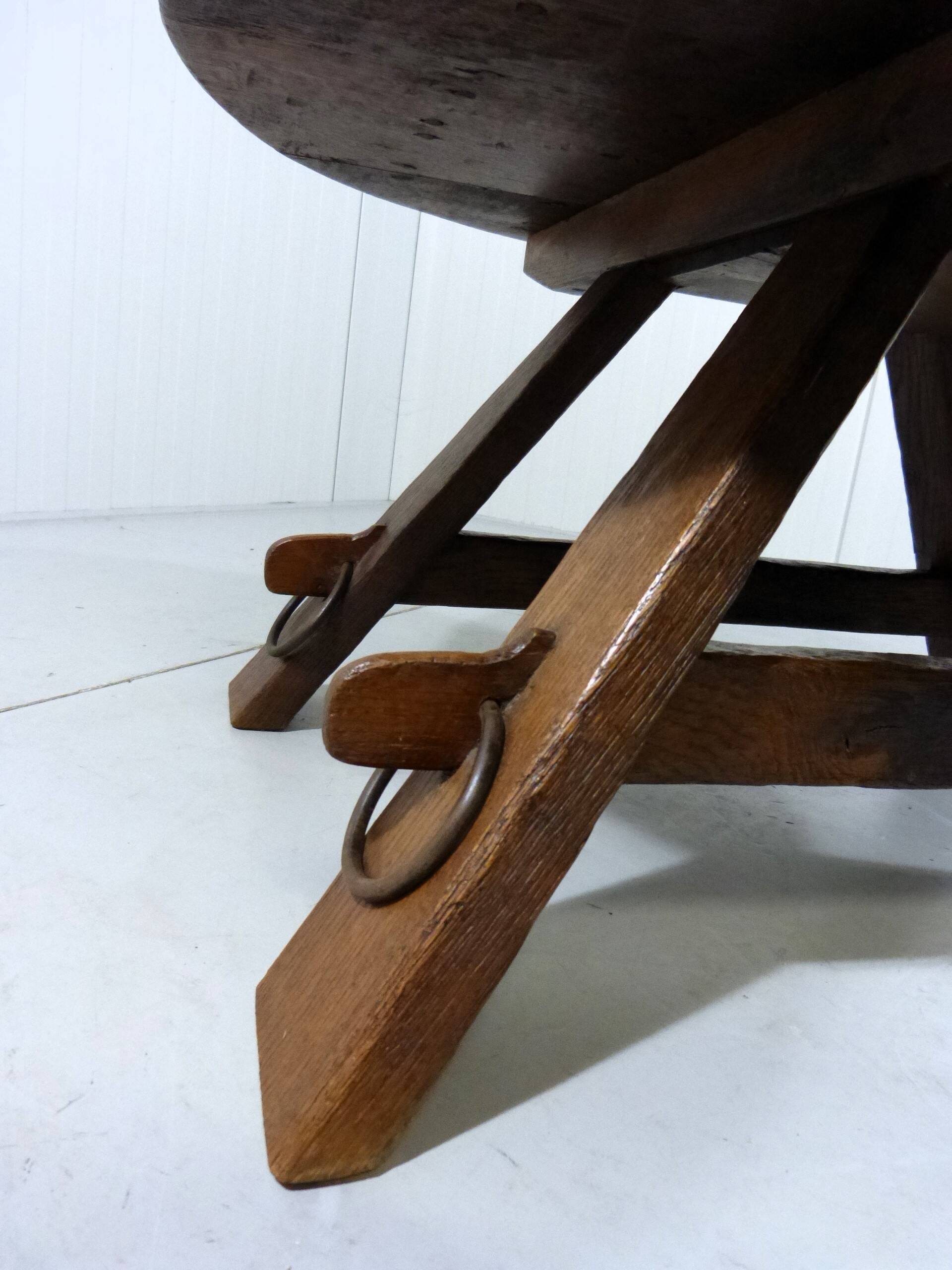 Round solid oak brutalist coffee table | Selency