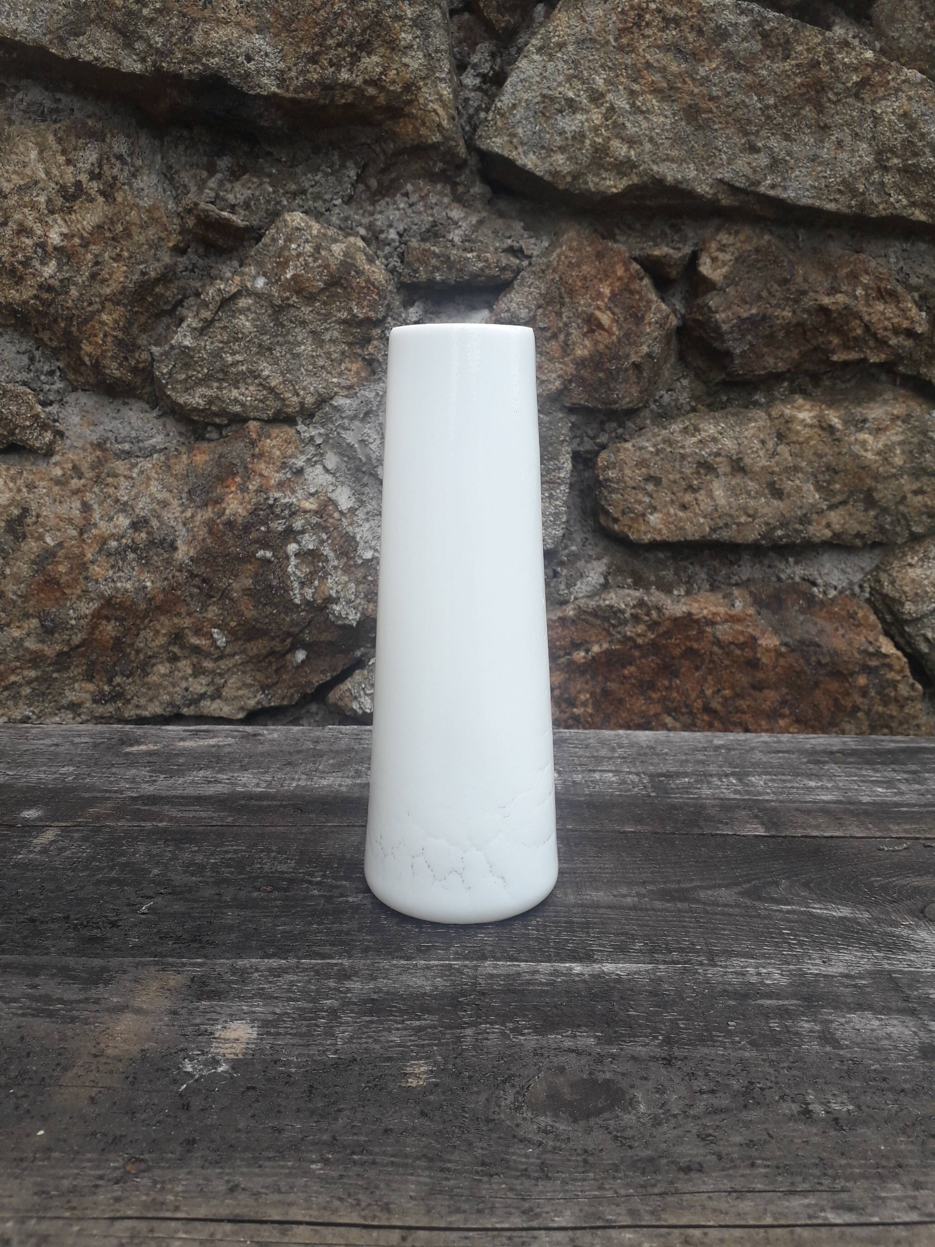 Ancien vase cône opaline véritable -xix ème - début xx ème - | Selency