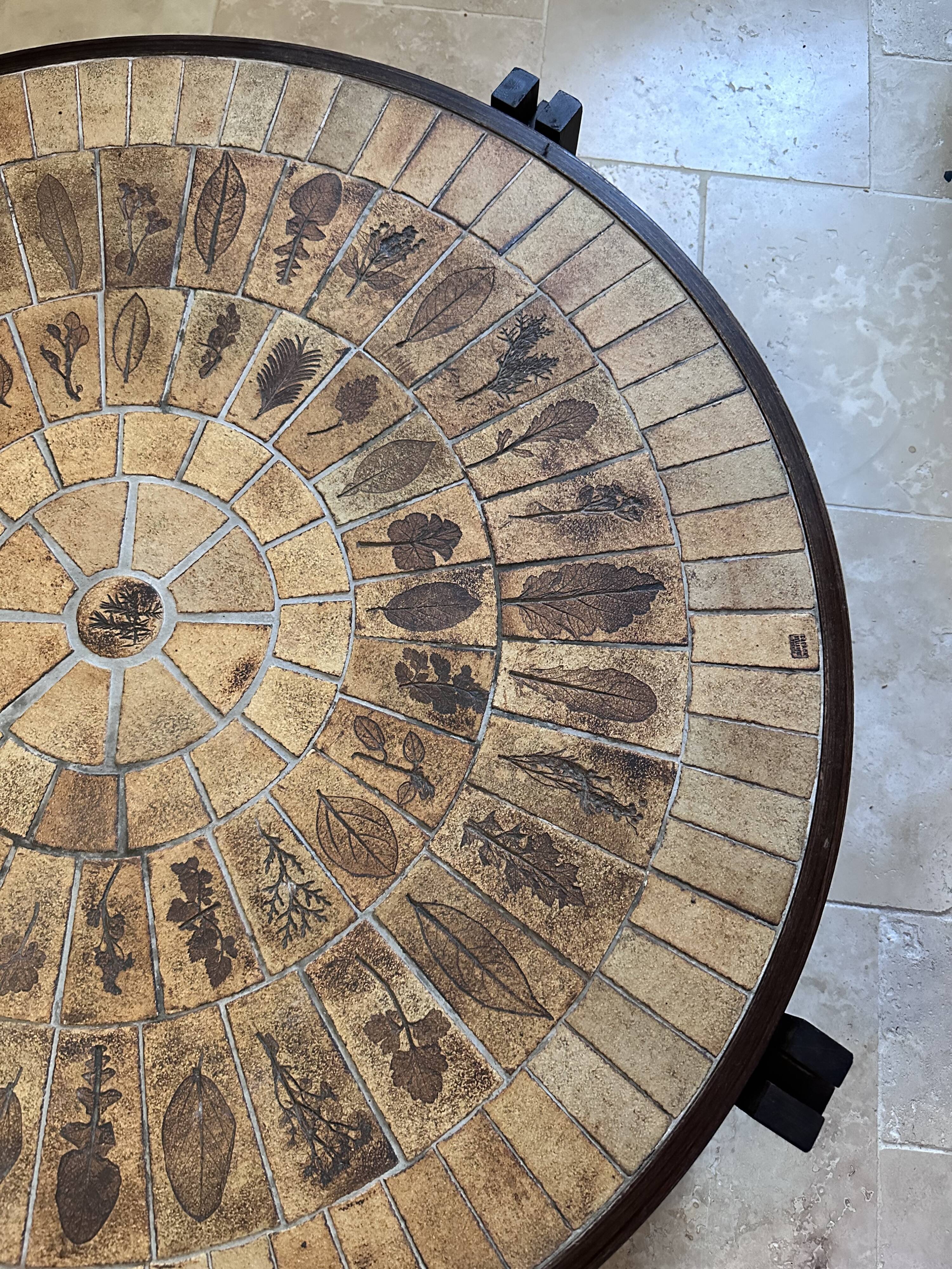 Table basse ronde en céramique des années 50 modèle herbier Roger Capron | Selency