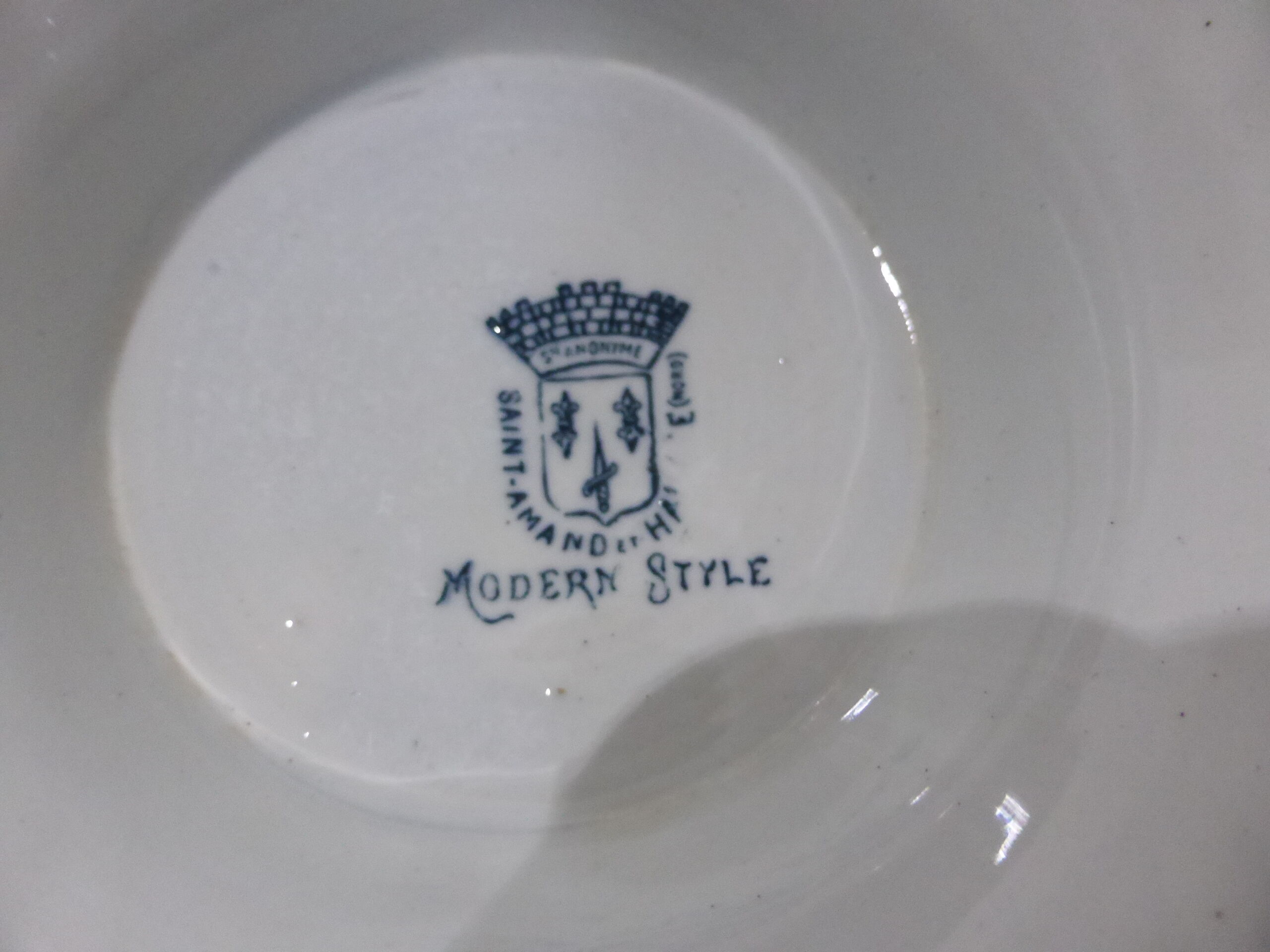 Soupière en terre de fer de St Amand et Hamage modèle Modern Style ...