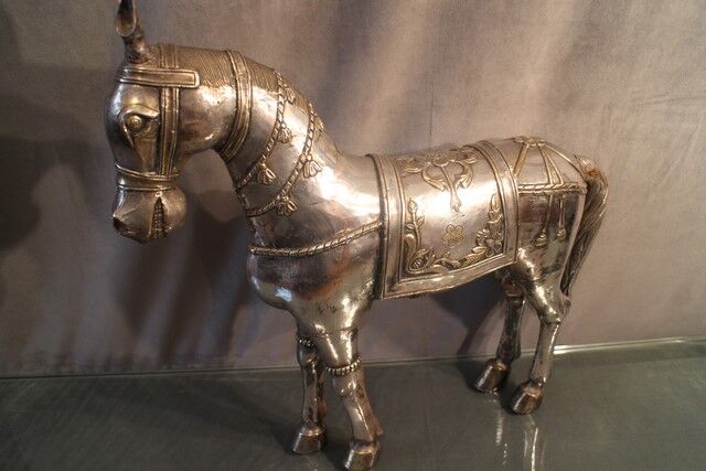 Cheval en argent massif sur bois, Inde fin 19e/début 20e | Selency
