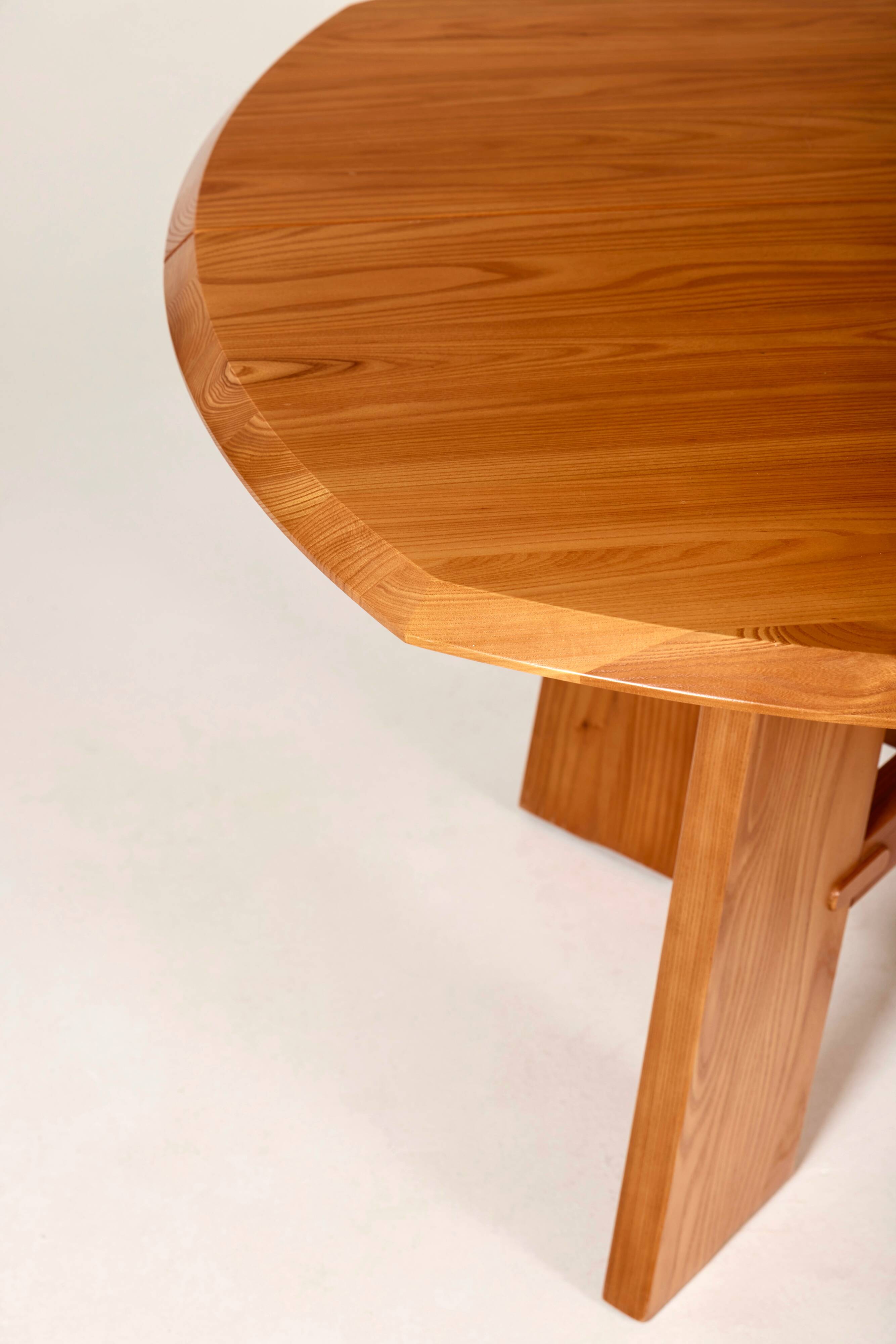 Table de salle à manger en orme, 1970s | Selency