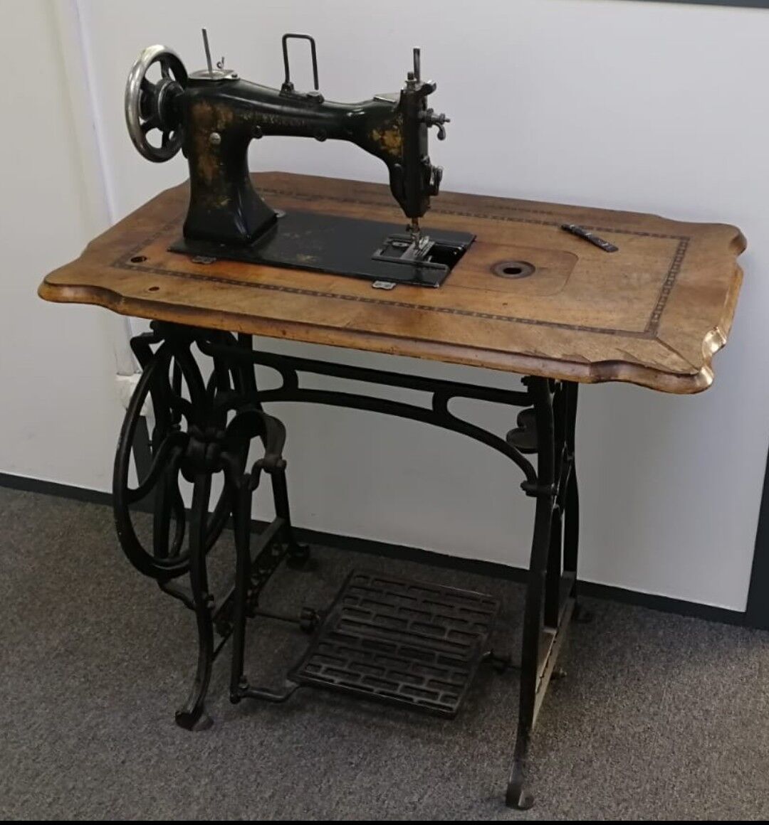 Table machine à coudre Excelsior | Selency