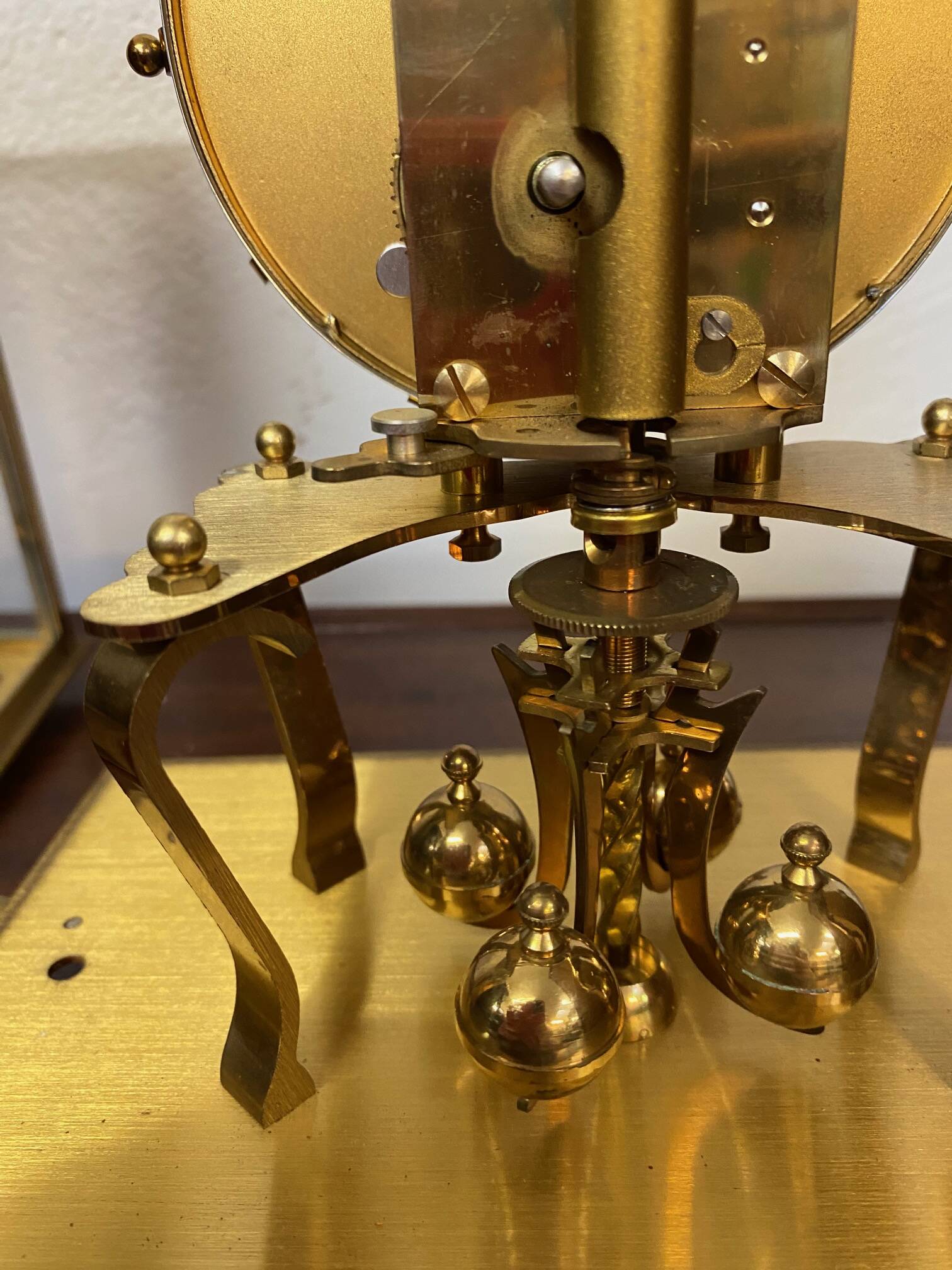 Pendule kundo mécanique années 50 style art déco avec cage en verre et ...