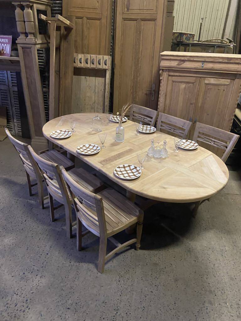 Oval farmhouse table, in raw wood, with 2 extensions | Selency