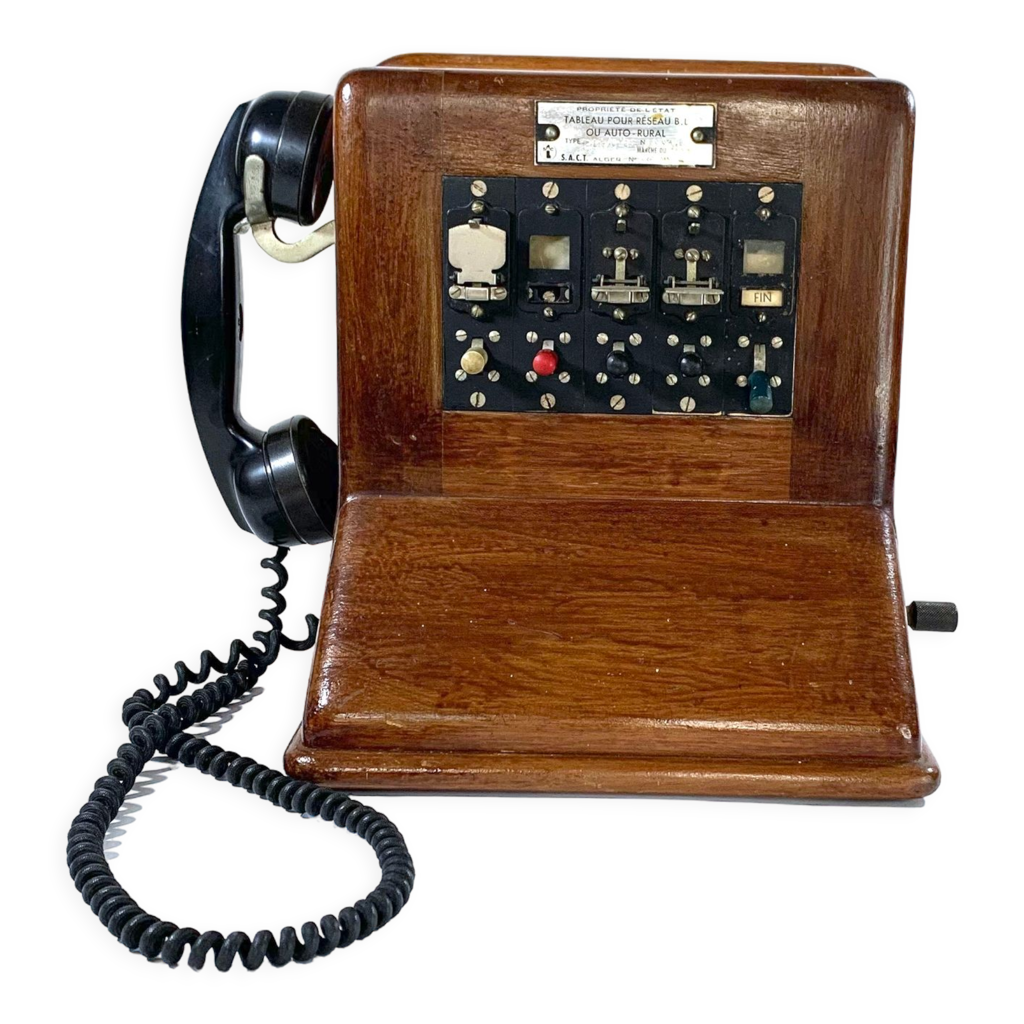 Téléphone années 1960 centrale téléphonique pour réseau BC dans sa ...