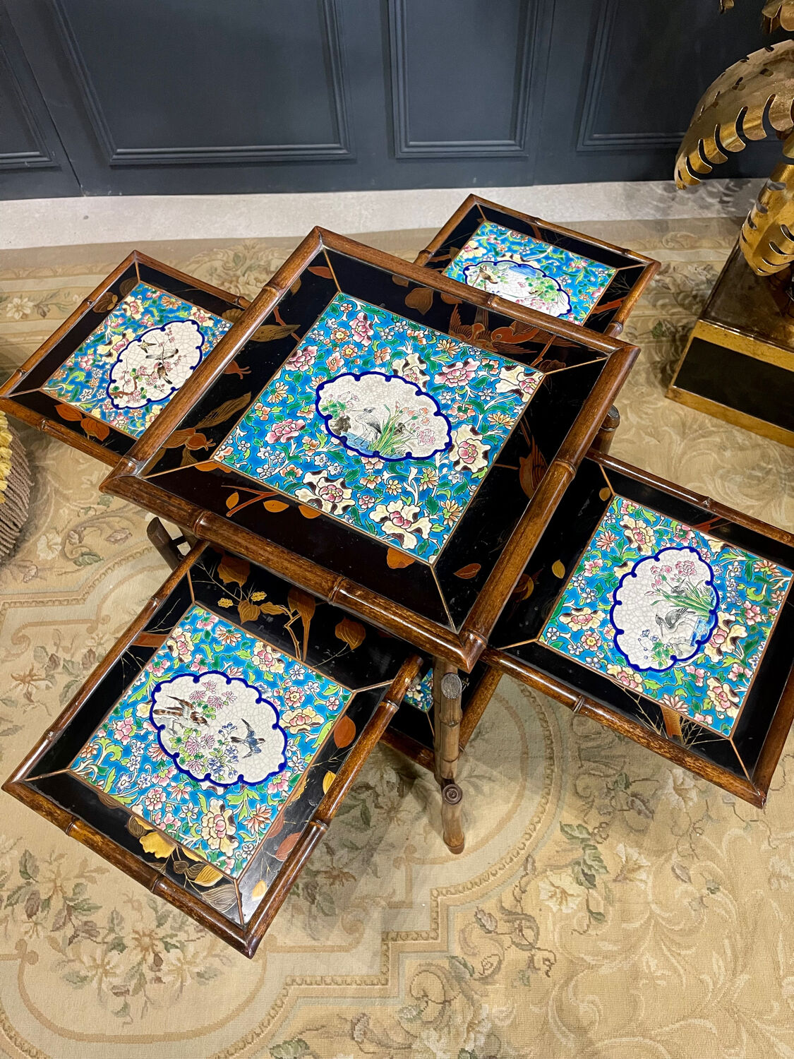 Table à Thé Japonisante En Laque Du Japon Et Plaque De Longwy Attribué ...