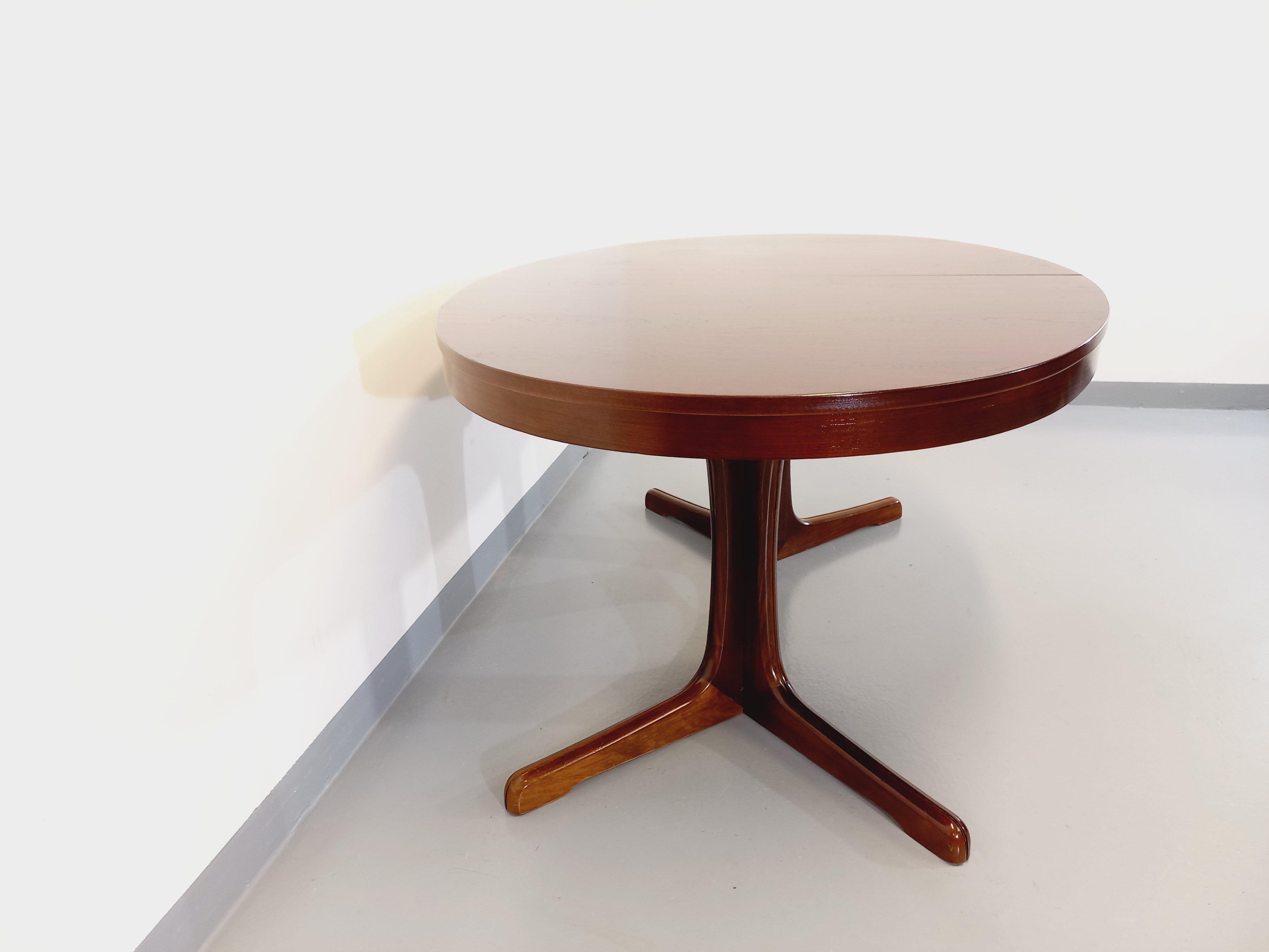 Table à manger ovale style Baumann vintage des années 60/70 en bois d’orme avec rallonges | Selency