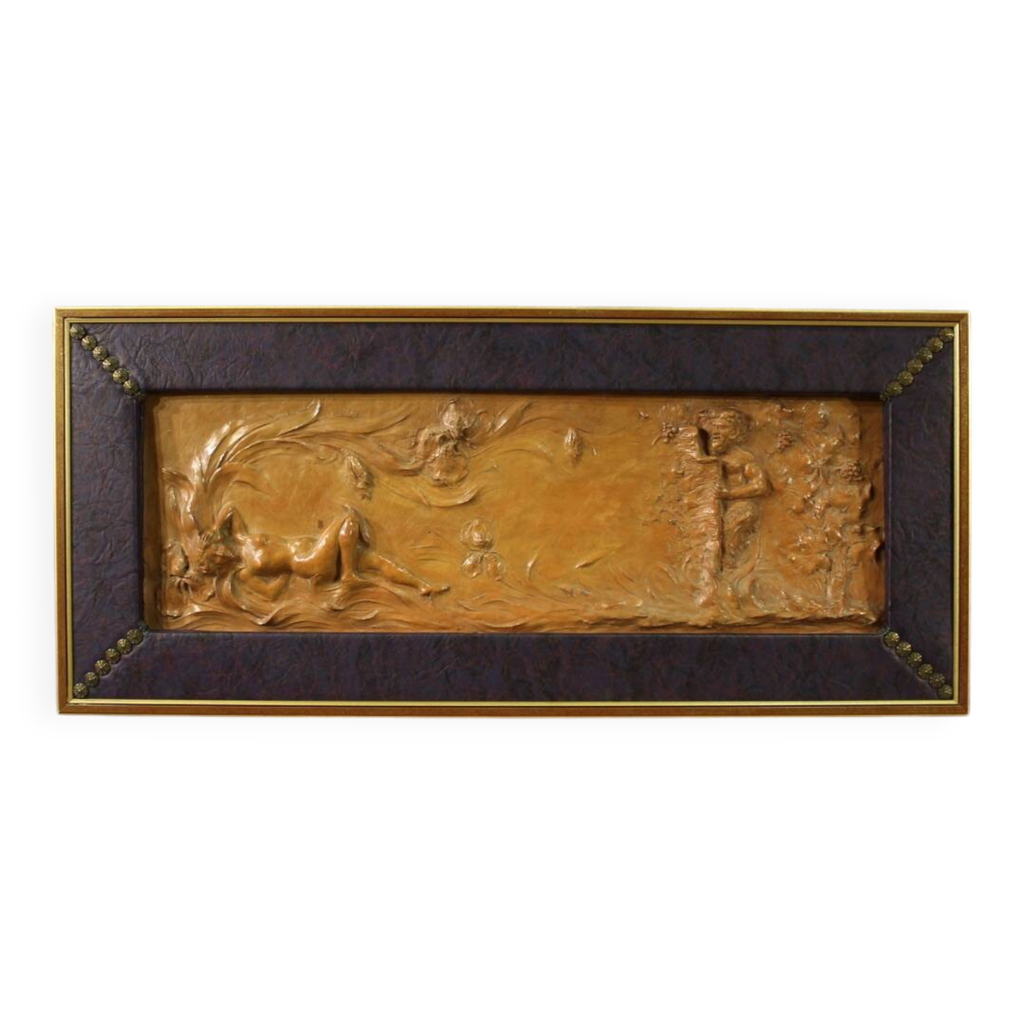 Bas-relief en terre cuite français, Vénus avec un faune du 20e siècle ...