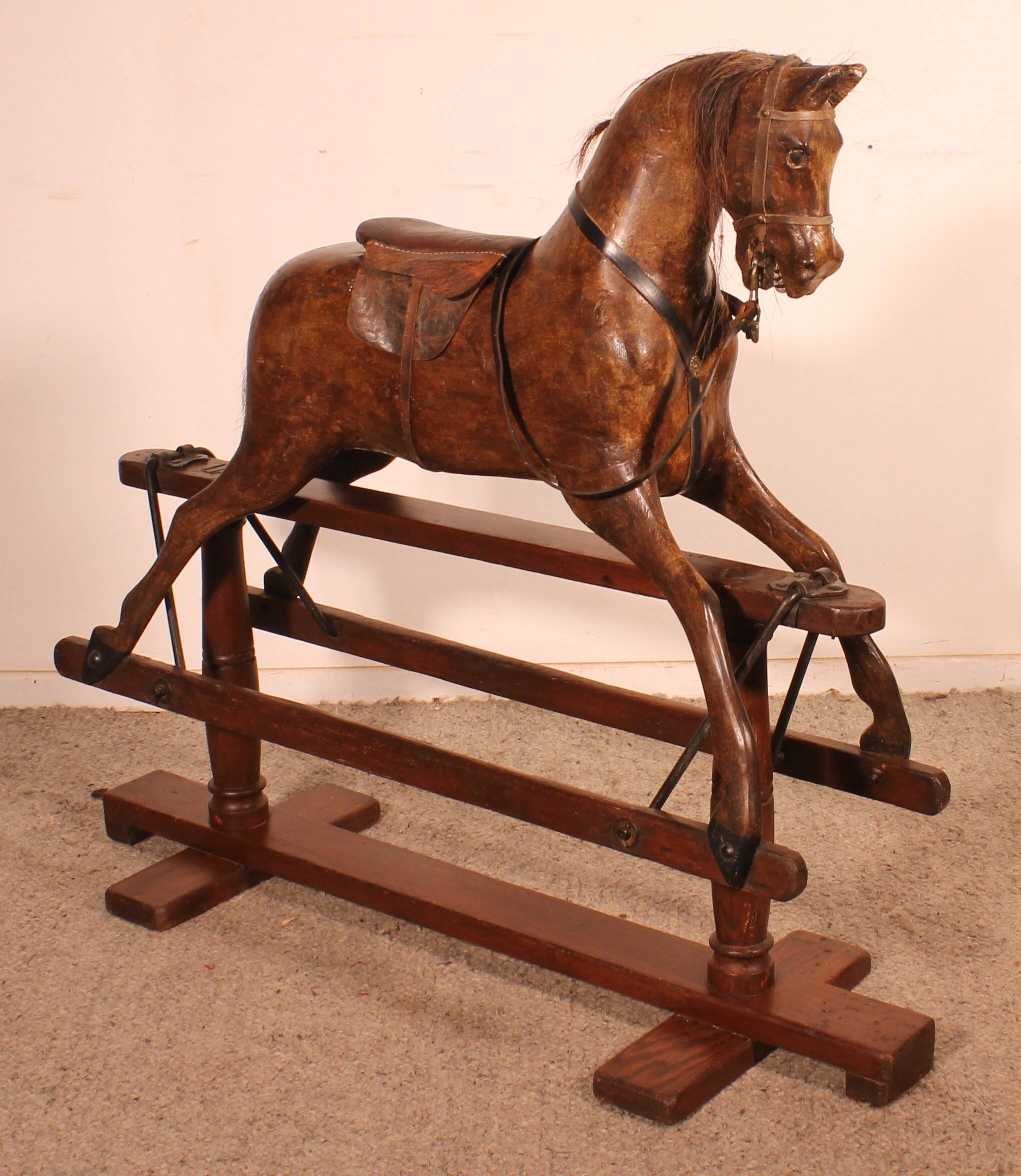 Cheval Bascule En Bois Ancien