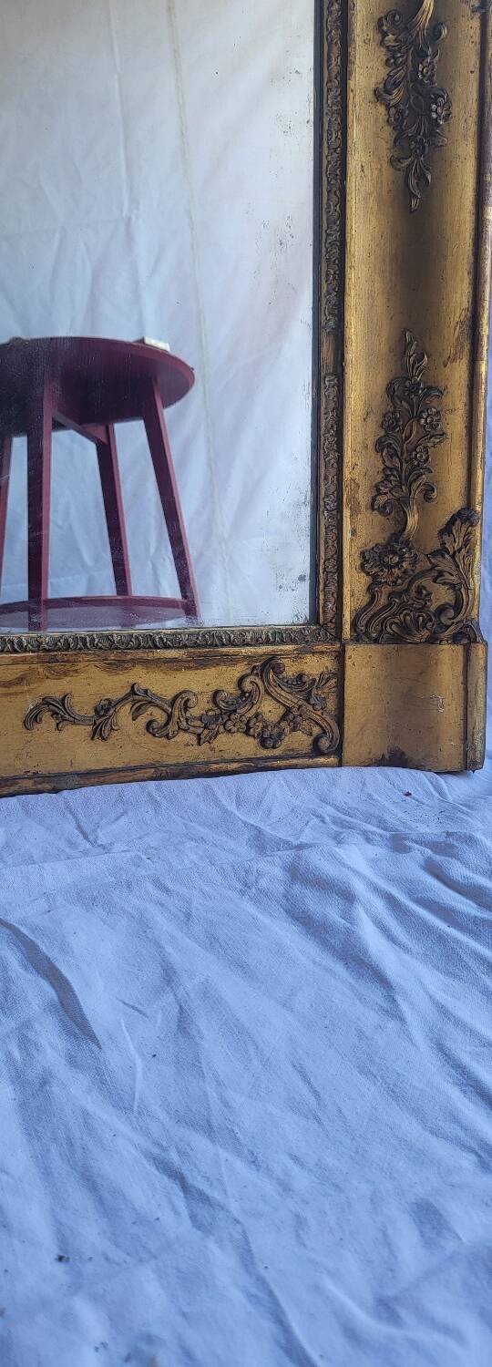 Miroir doré ancien style Louis Philippe orné de motifs floraux | Selency