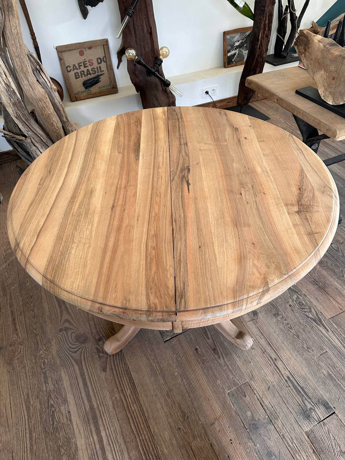 Table ronde en noyer | Selency