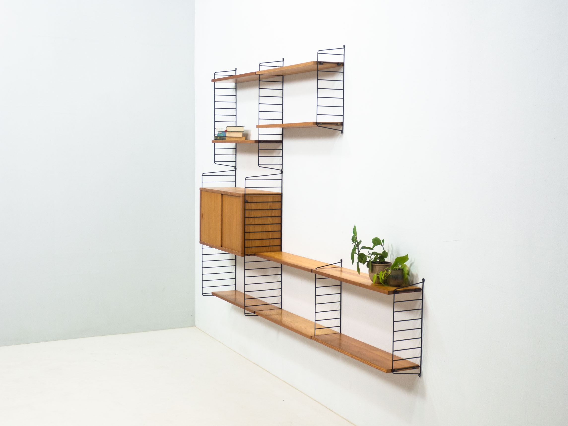 Bibliothèque String Design AB en pin par Nisse & Kajsa Strinning | Selency