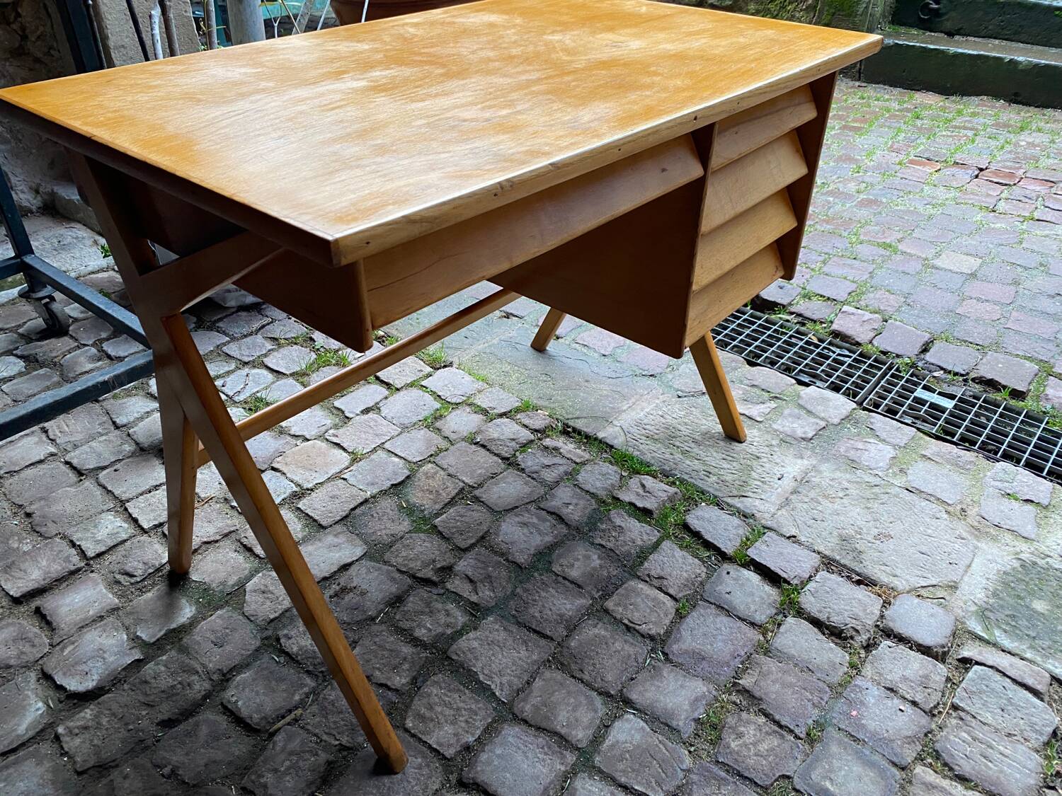 Mortimer desk varnished wood Edition Primus 1950 | Selency