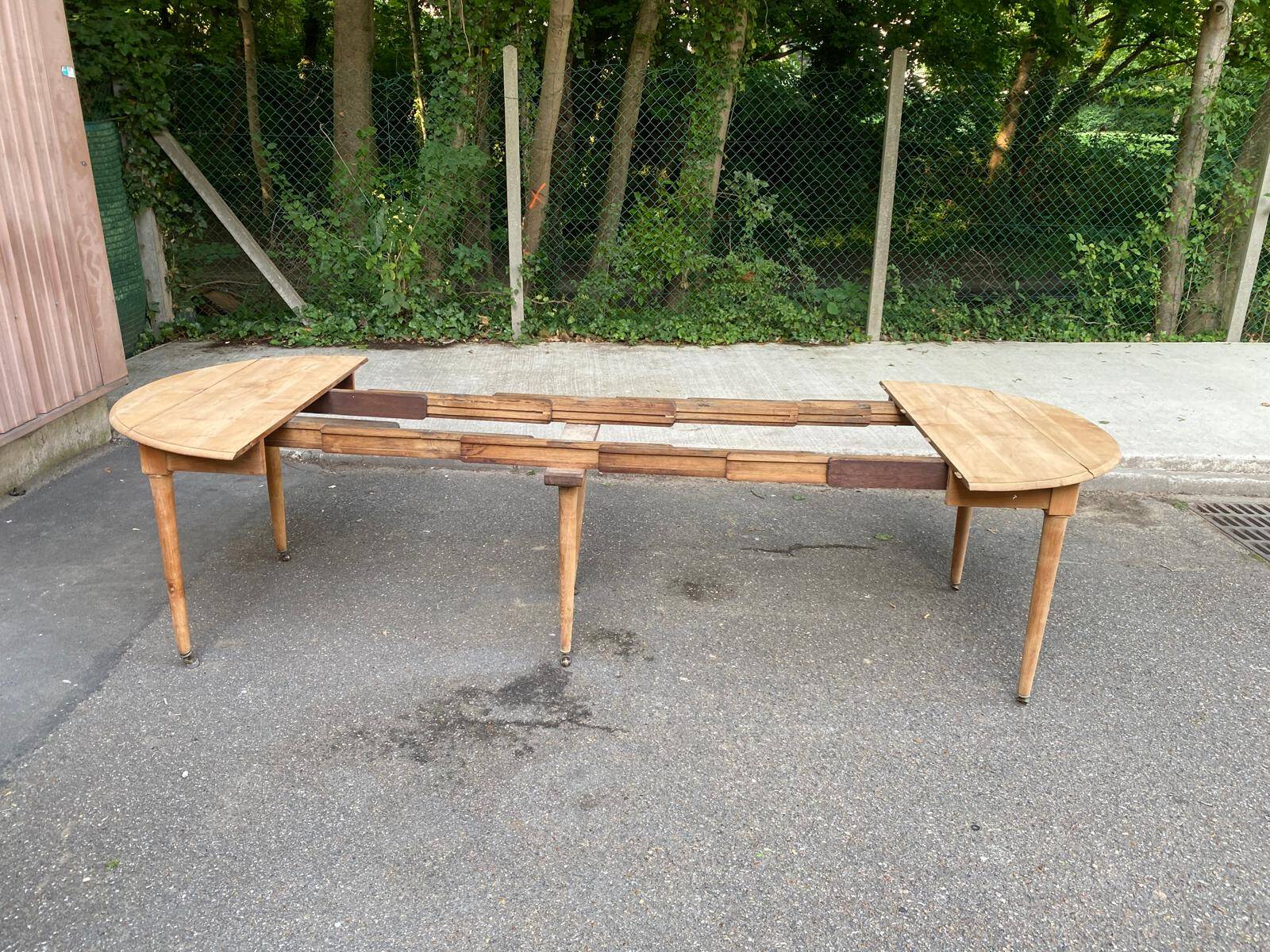 Table à manger ronde extensible à volets rénovée en bois massif XIXème 150c | Selency