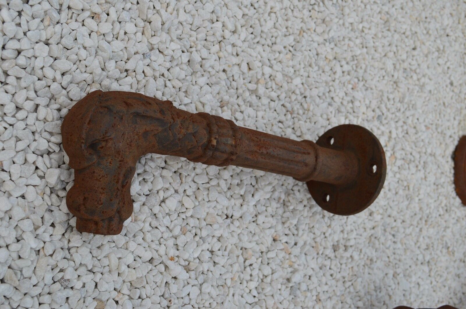 Robinet en fonte pour fontaine ou bassin, dauphin en fonte | Selency