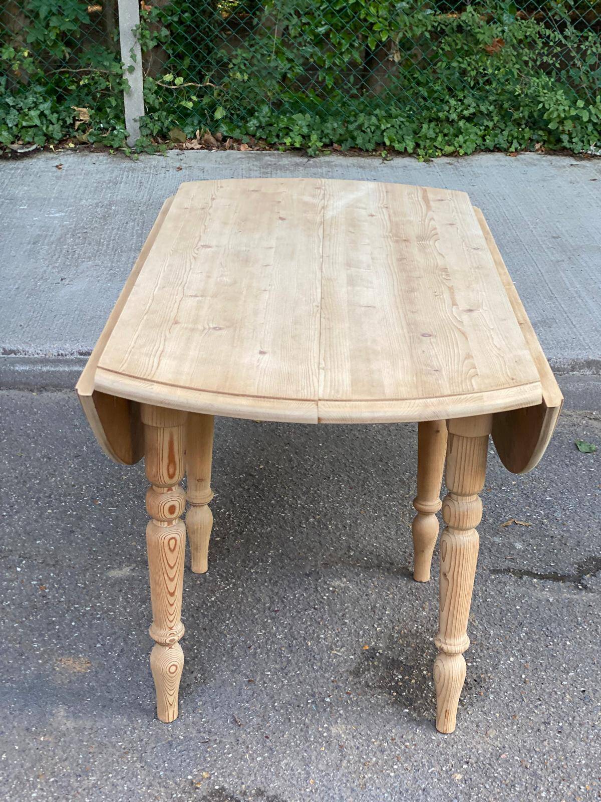 Table à manger ronde extensible Interior's volets rénovée en bois massif 15 | Selency