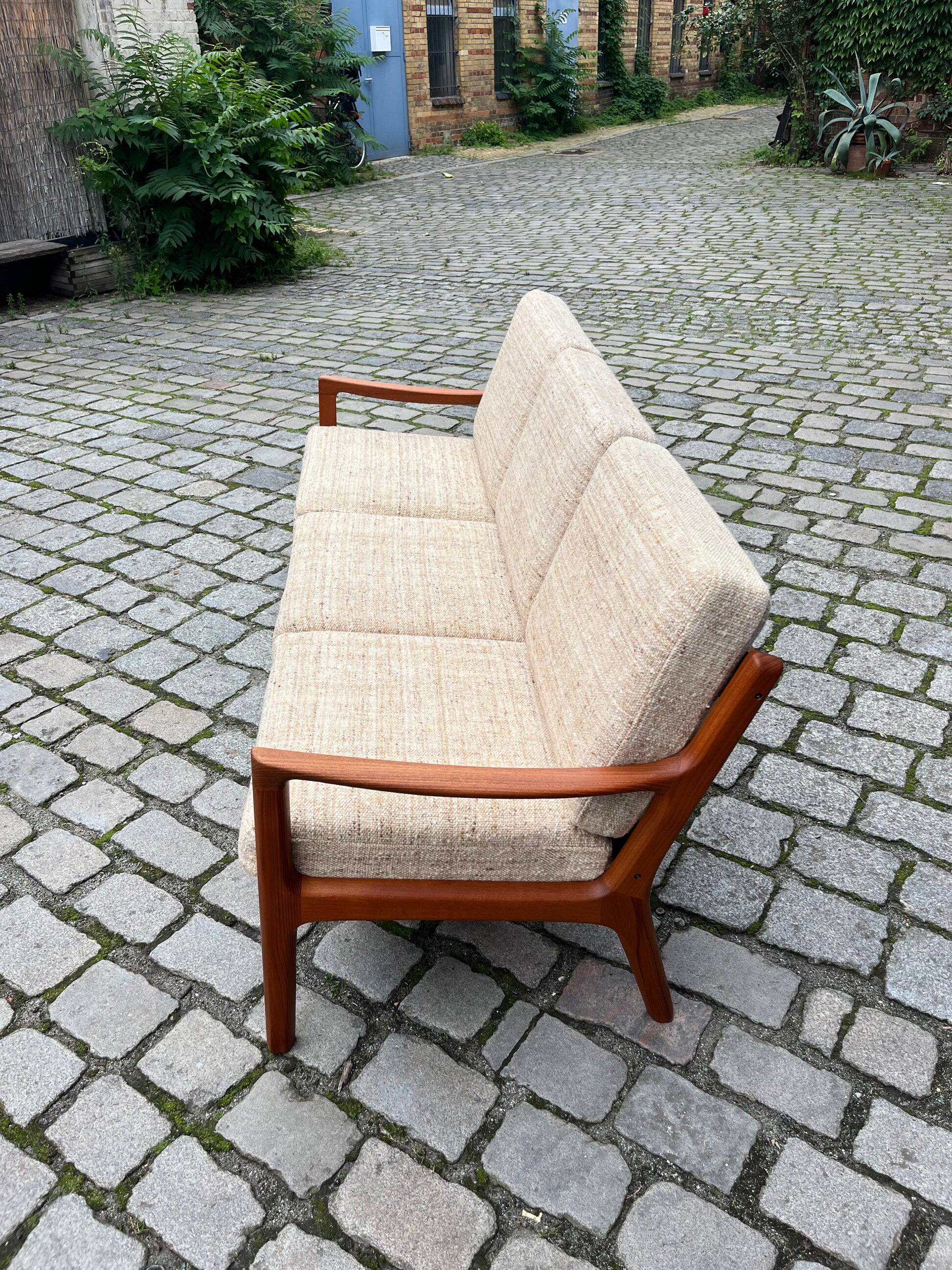 Canapé 3 places Senator en laine beige teck par Ole Wanscher pour Cado ...