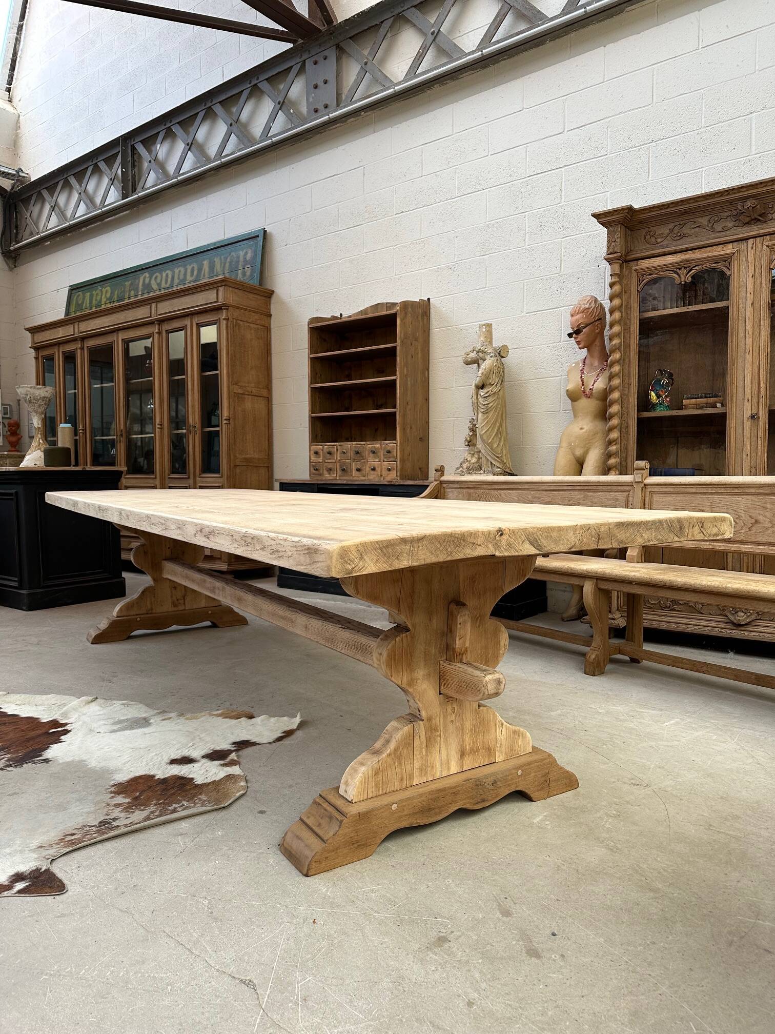 Grande table de type monastère en chêne massif années 50 | Selency