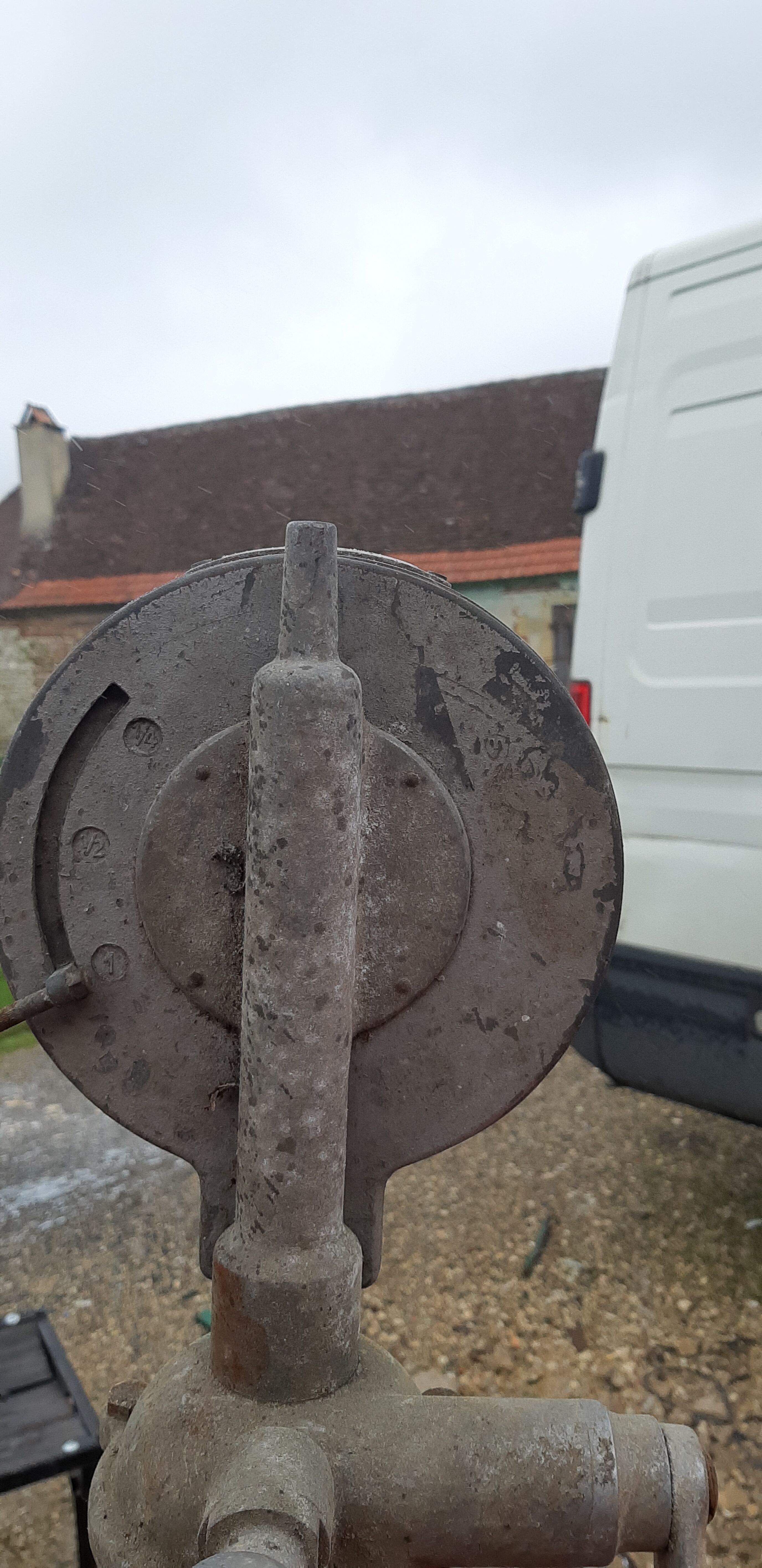 Pompe à huile nova année 1956 | Selency