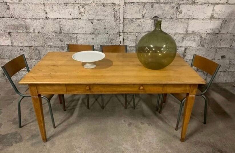 Ancienne table bistrot pieds fuseau en bois massif | Selency