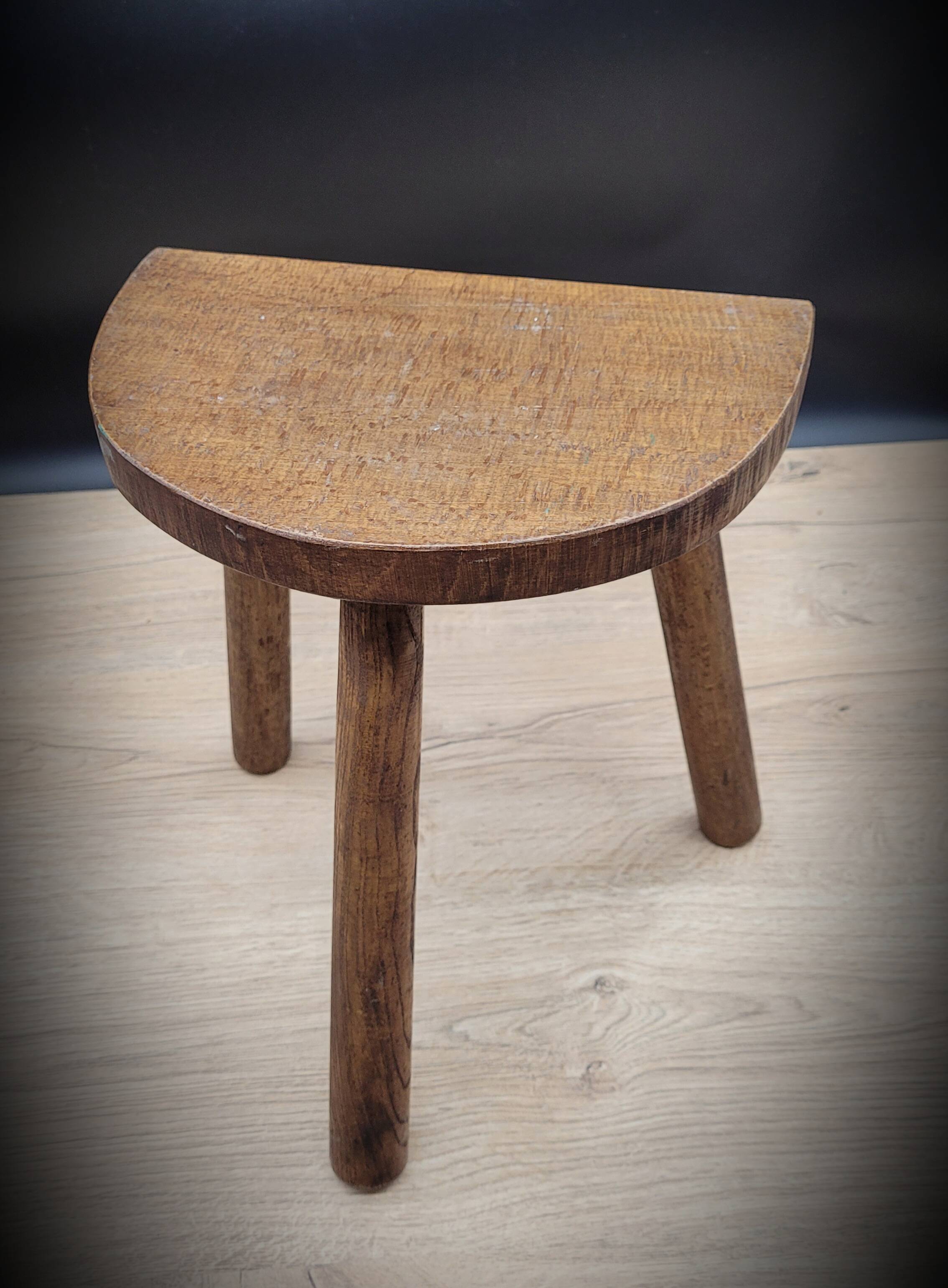 Tabouret bas tripode demi rond | Selency