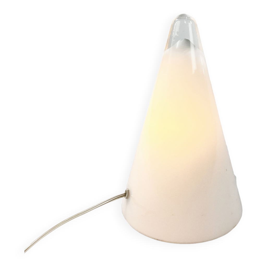 Lampe tipi en verre opalin design Ilu, années 1980 | Selency