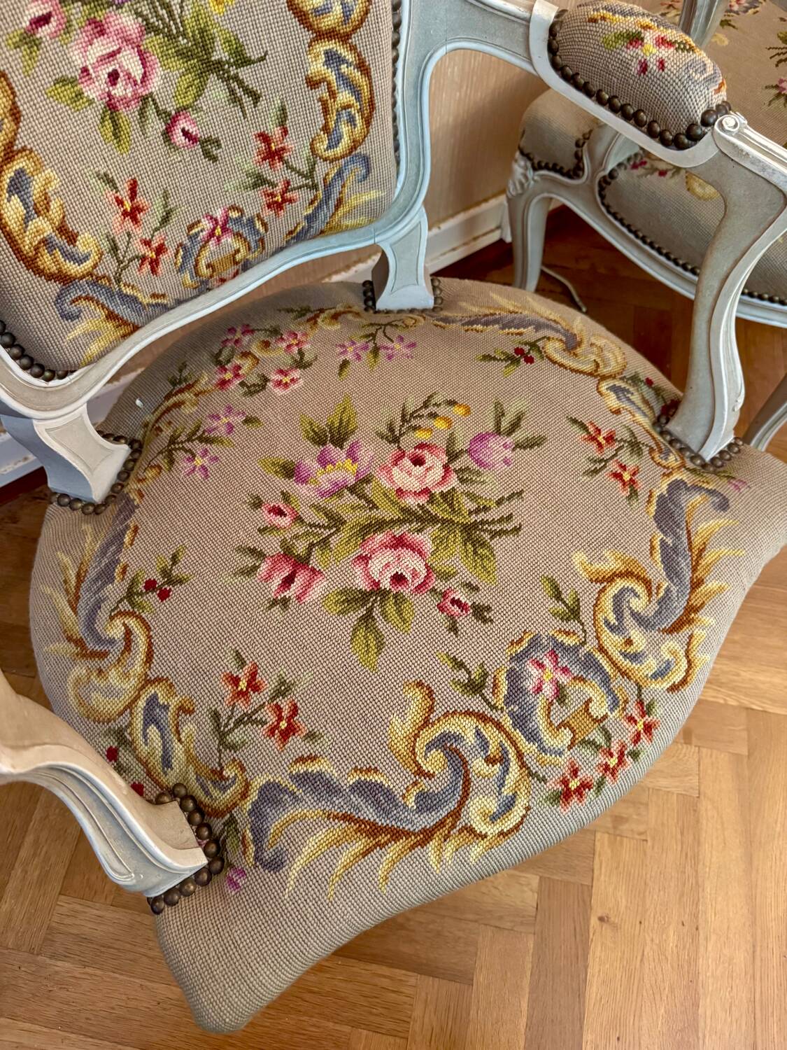 2 fauteuils style Louis XV décor fleuri | Selency