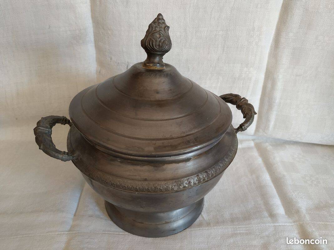 Petite soupiere en etain logo royal couronne | Selency