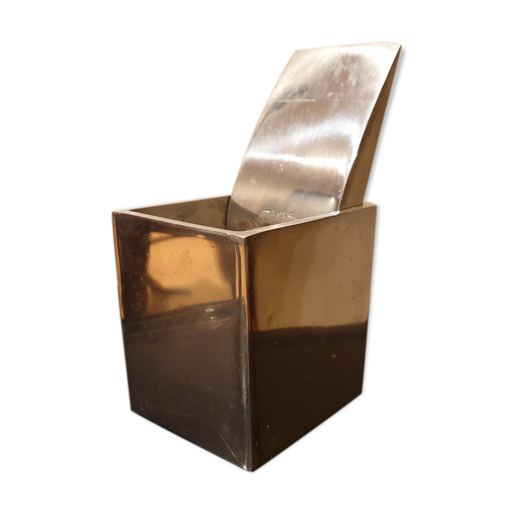 Cendrier Philippe Starck modèle Ray Hollis Cendrier modèle de forme ...