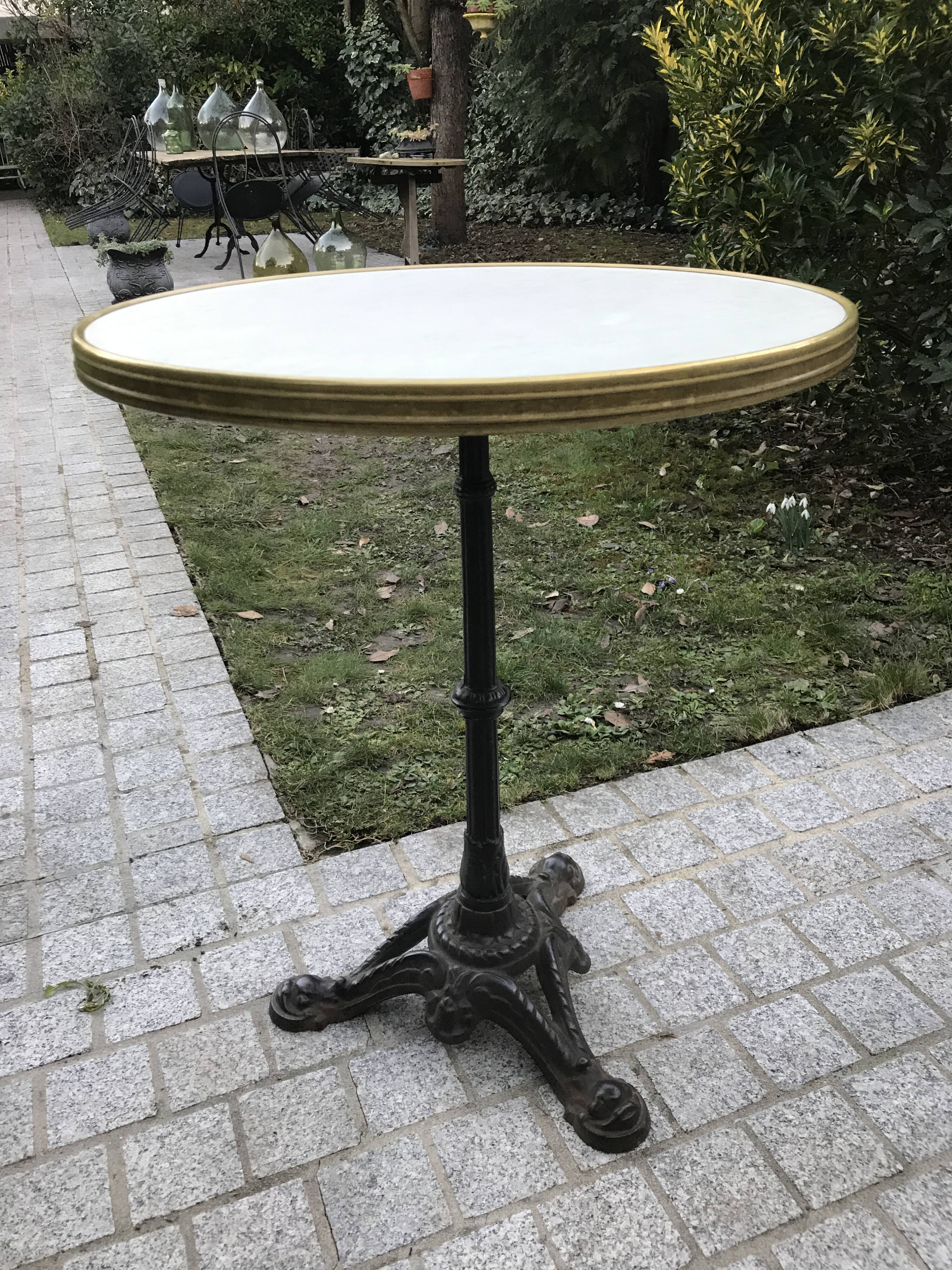 Table bistrot ronde pied en fonte cerclage laiton guéridon | Selency