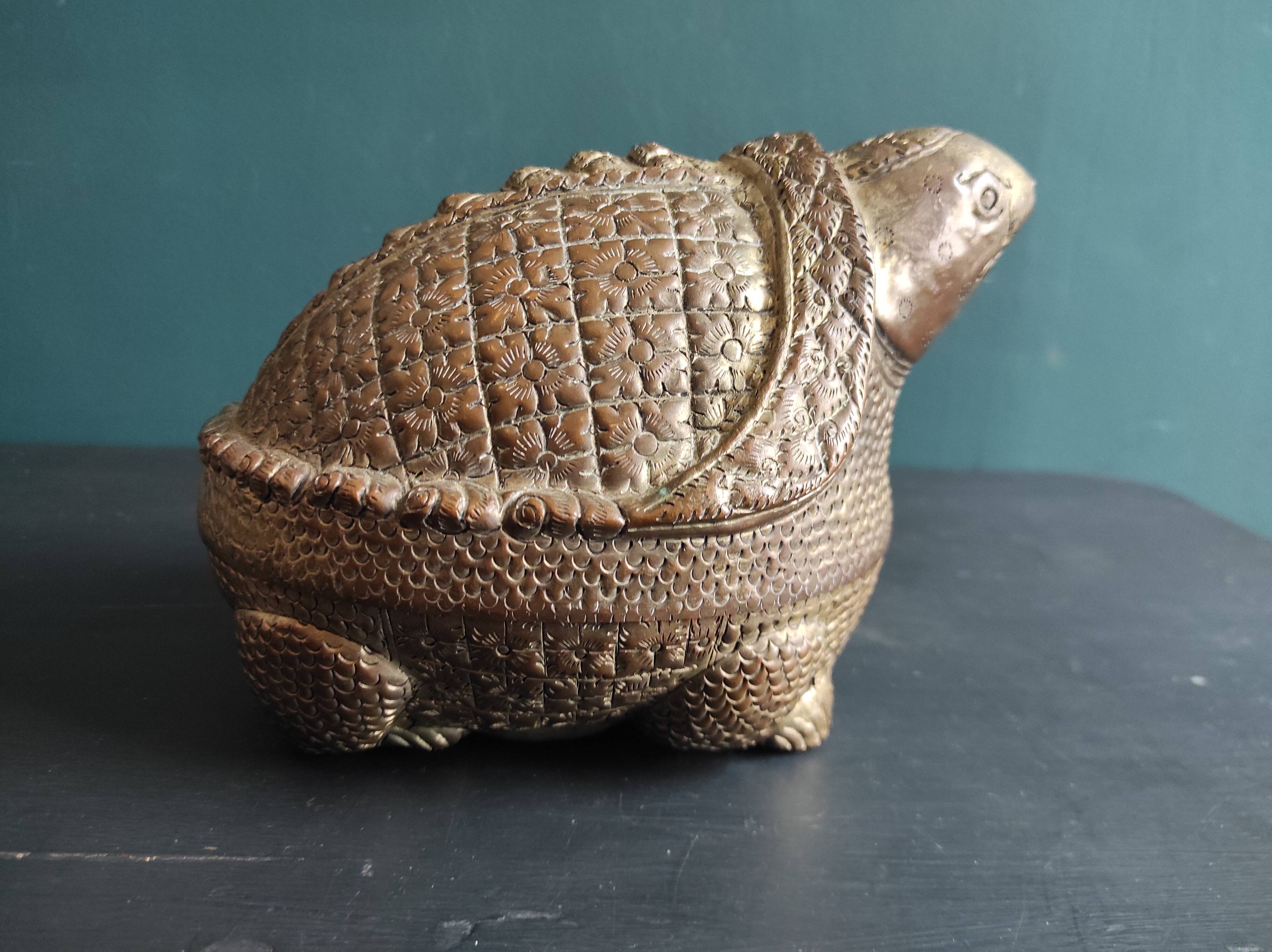 Large vintage Indian turtle shaped box | Selency