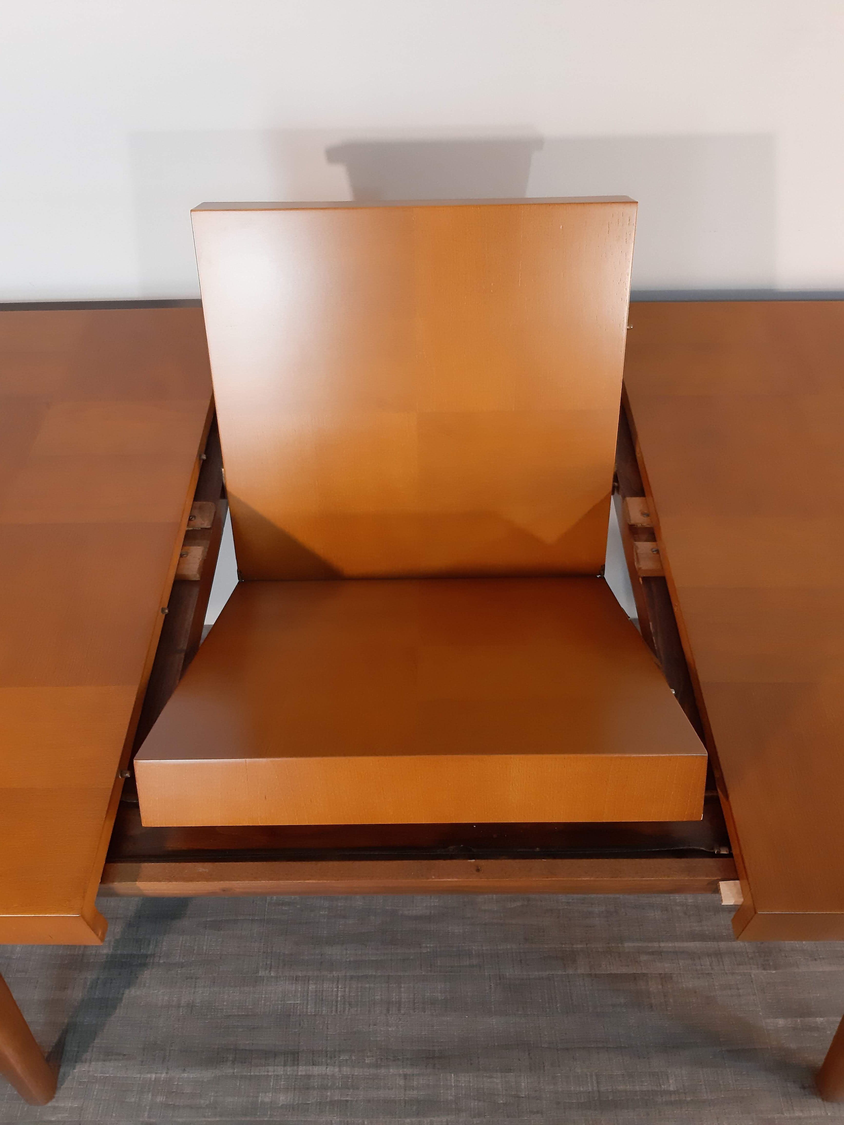 Table extensible plateau damier en merisier, vintage Tchèque 1950 | Selency