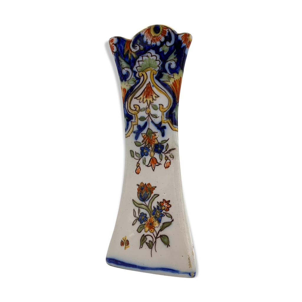 Ancien vase en faïence de rouen, décor polychrome, signé et numéroté ...