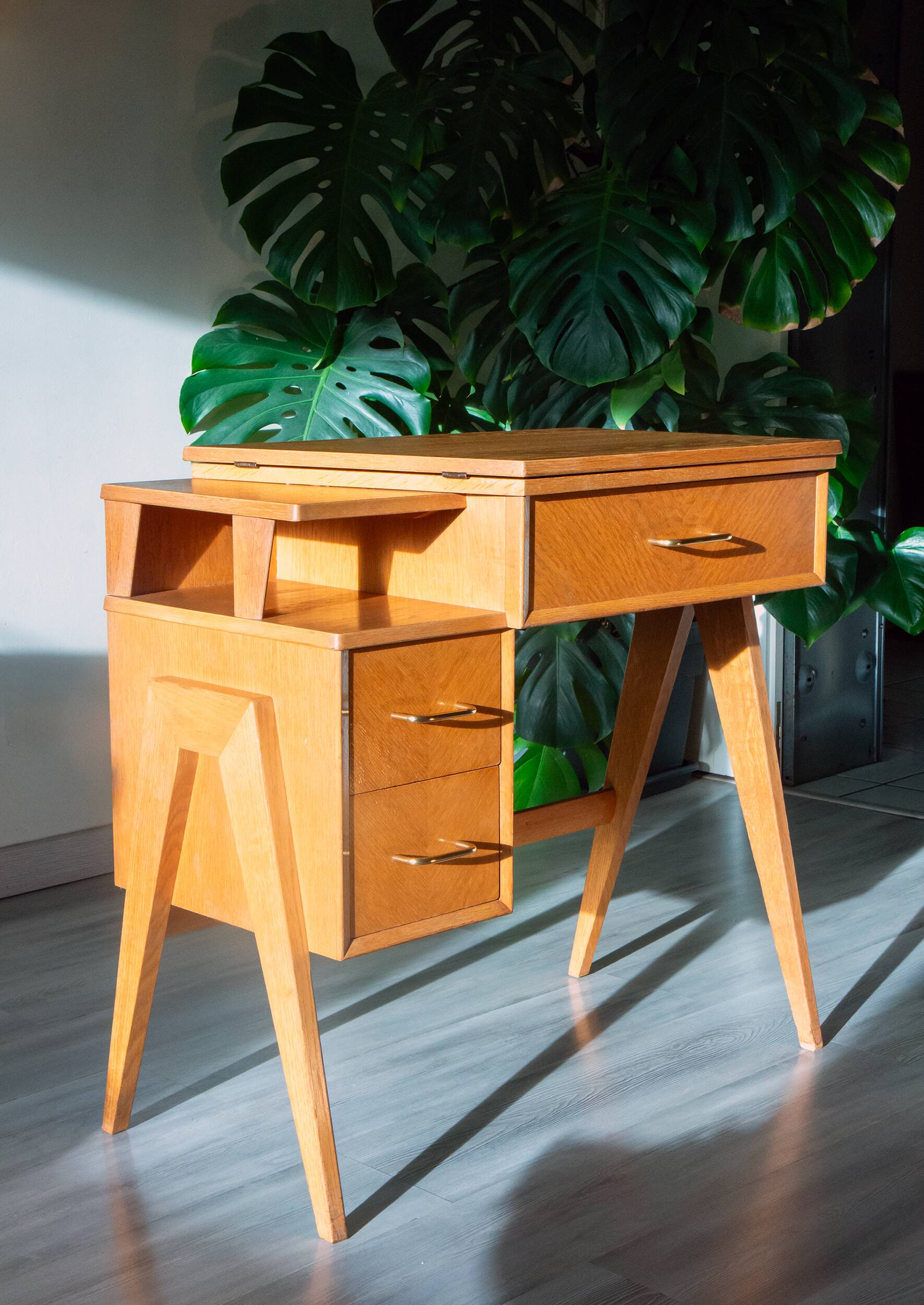 SINGER desk with compass legs from the 1960s | Selency