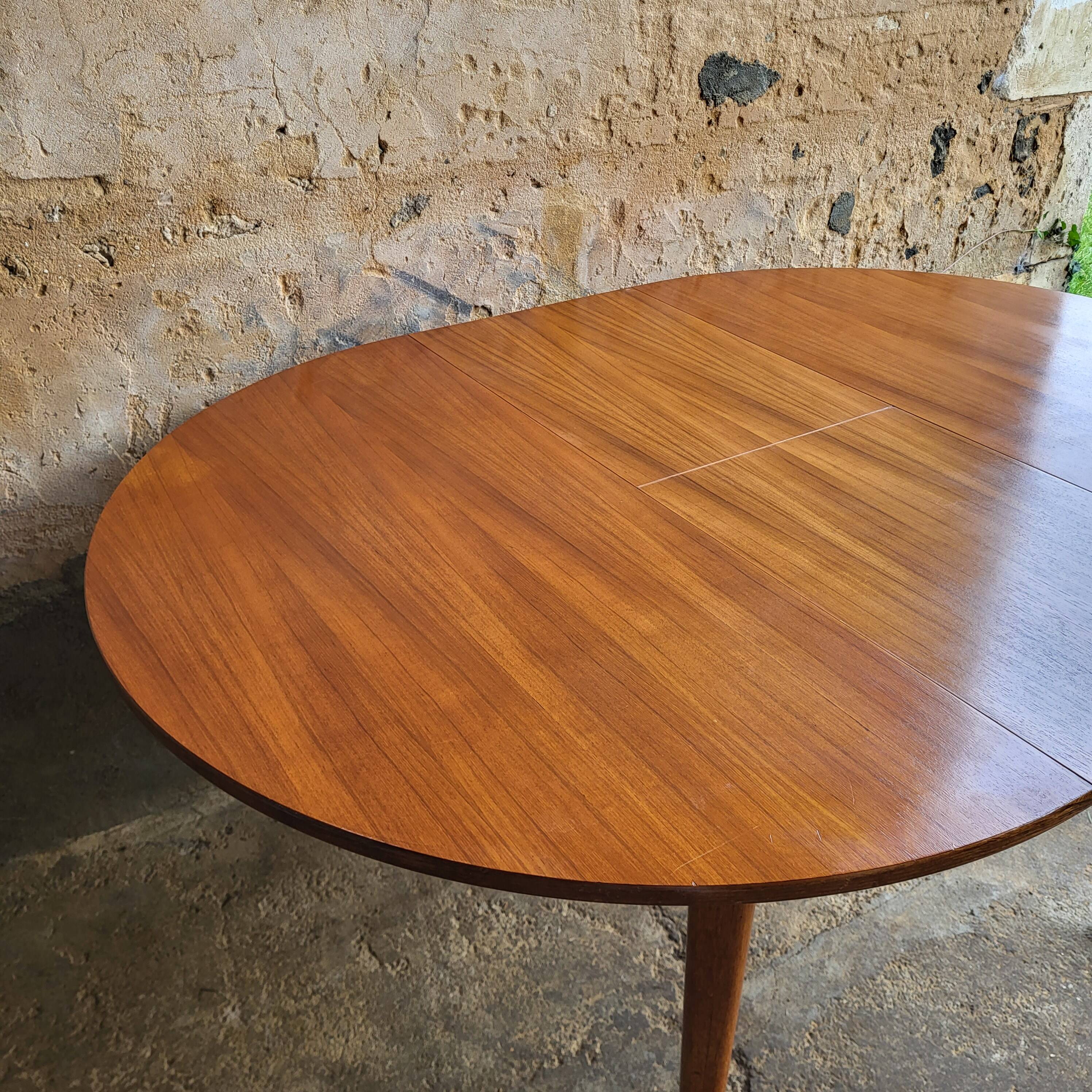 Table ronde à rallonge Scandinave en Teck 1960's | Selency