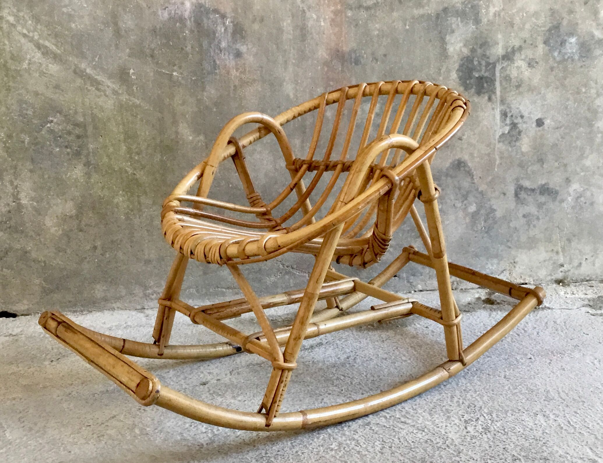 Rocking-chair pour enfant en rotin 1960 | Selency