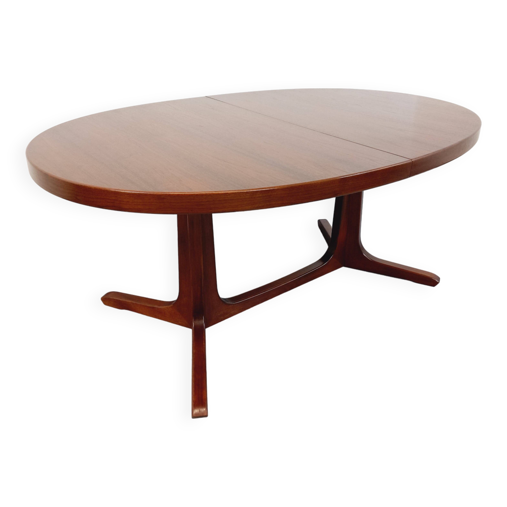 Vintage Baumann oval dining table from the 60s and 70s in elm wood with extensions | Selency