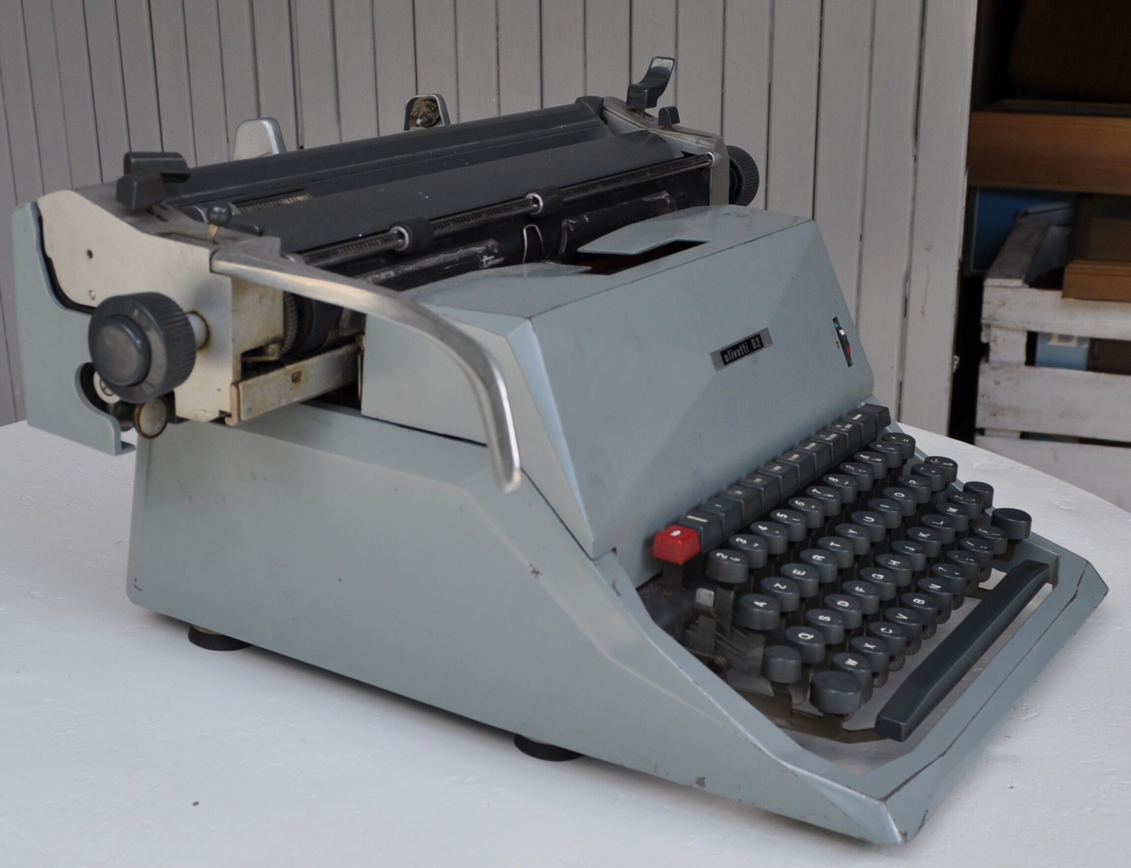 Vintage typewriter Olivetti 82 | Selency