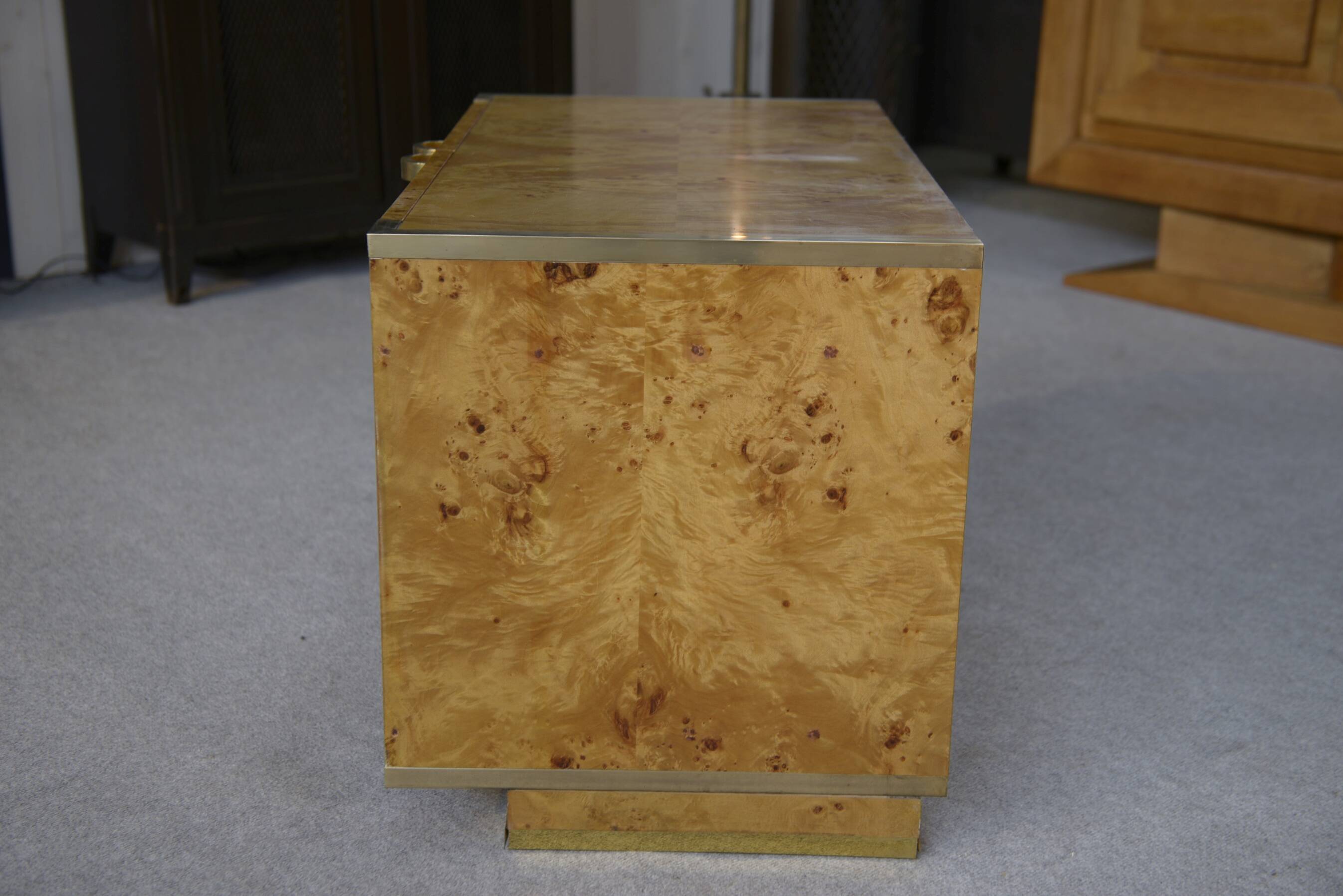 Buffet bas 2 portes Roche Bobois en loupe d'érable Jean-Claude MAHEY ...